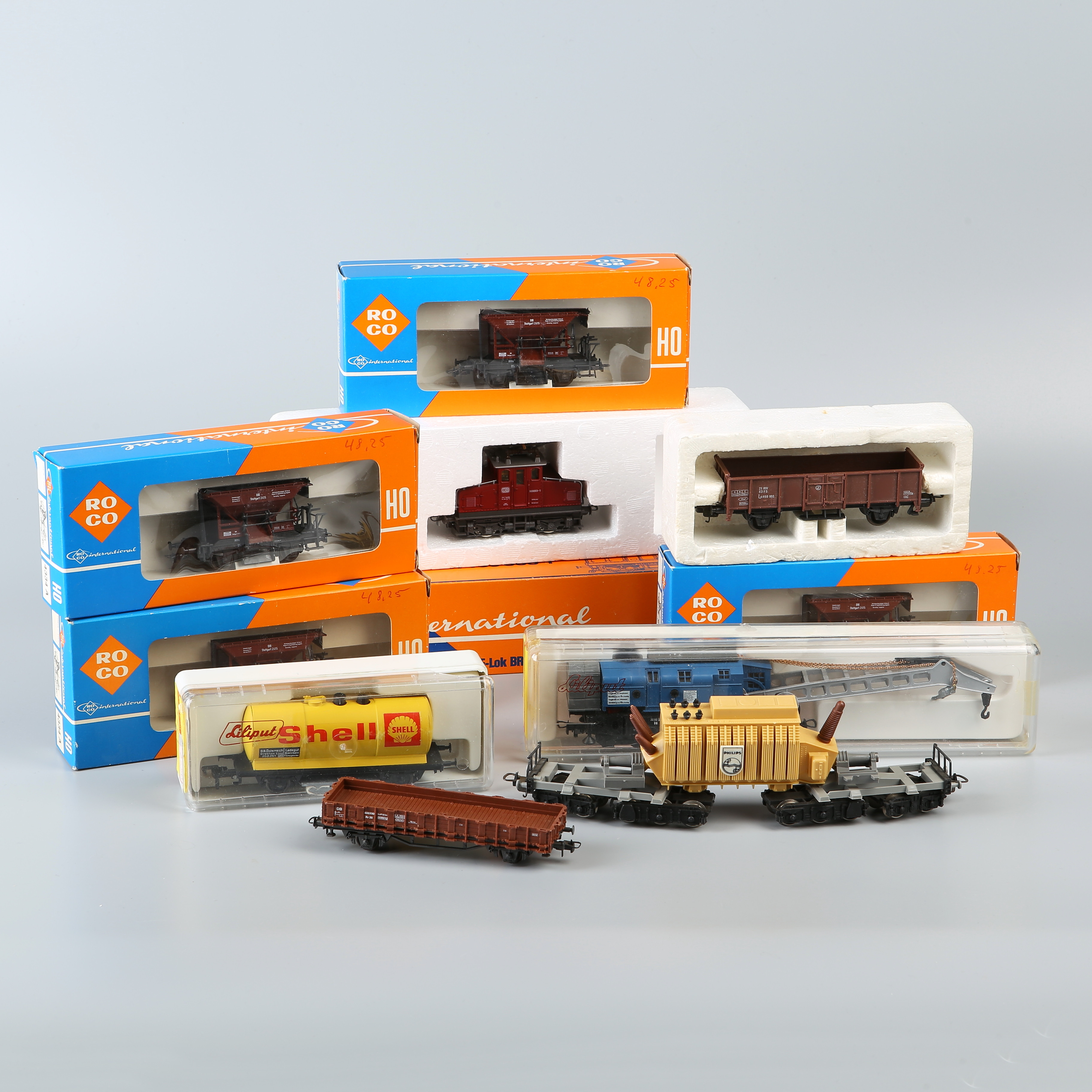 Images for 2604856. ROCO, LILIPUT gear locomotive and 9 wagons, mostly ...