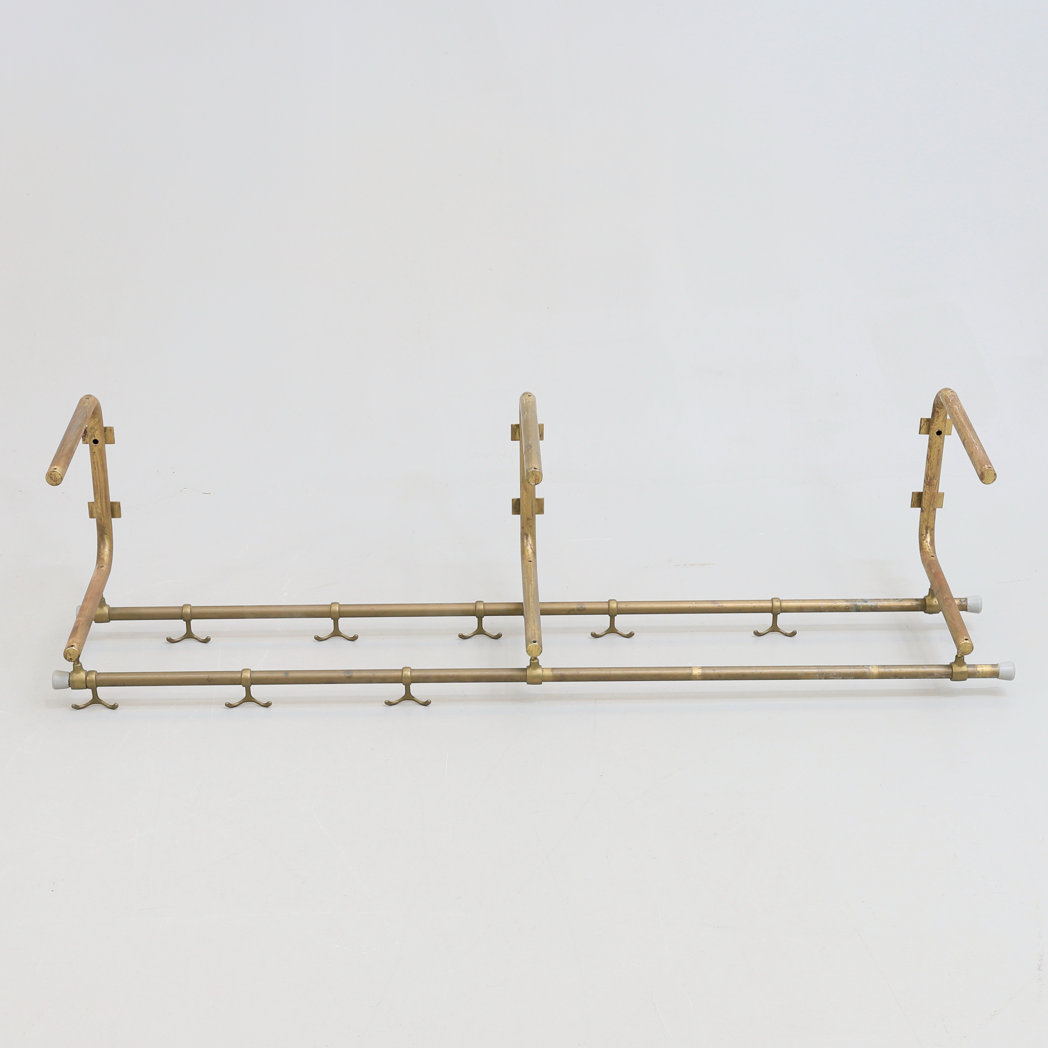 Bilder för 2664988. HATTHYLLA, mässing, 1900-talets mitt. - Auctionet