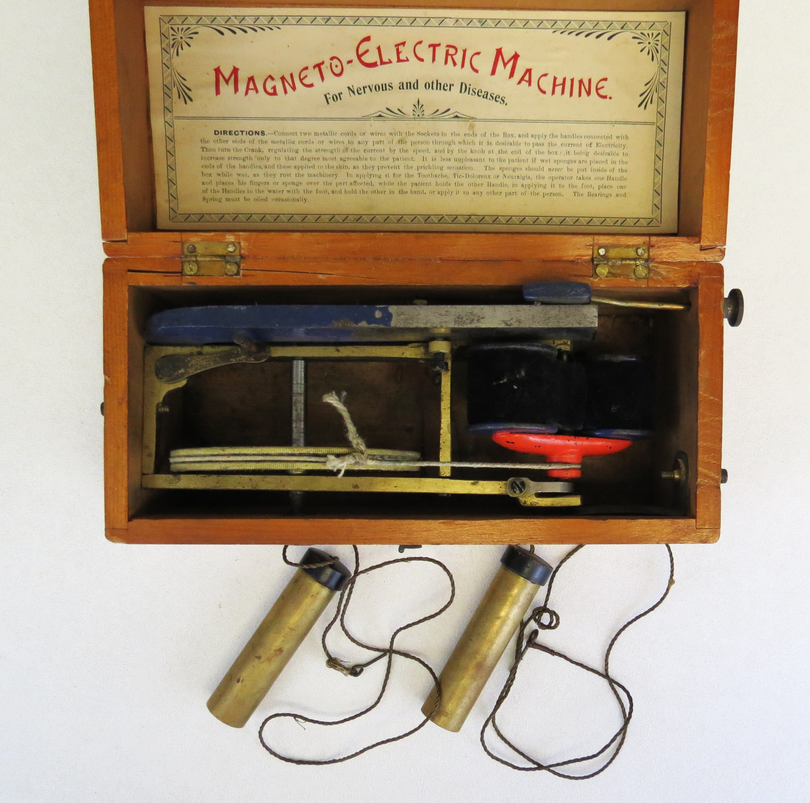 Images for 2665604. ANTIQUE MAGNETO ELECTRIC SHOCK MACHINE. - Auctionet