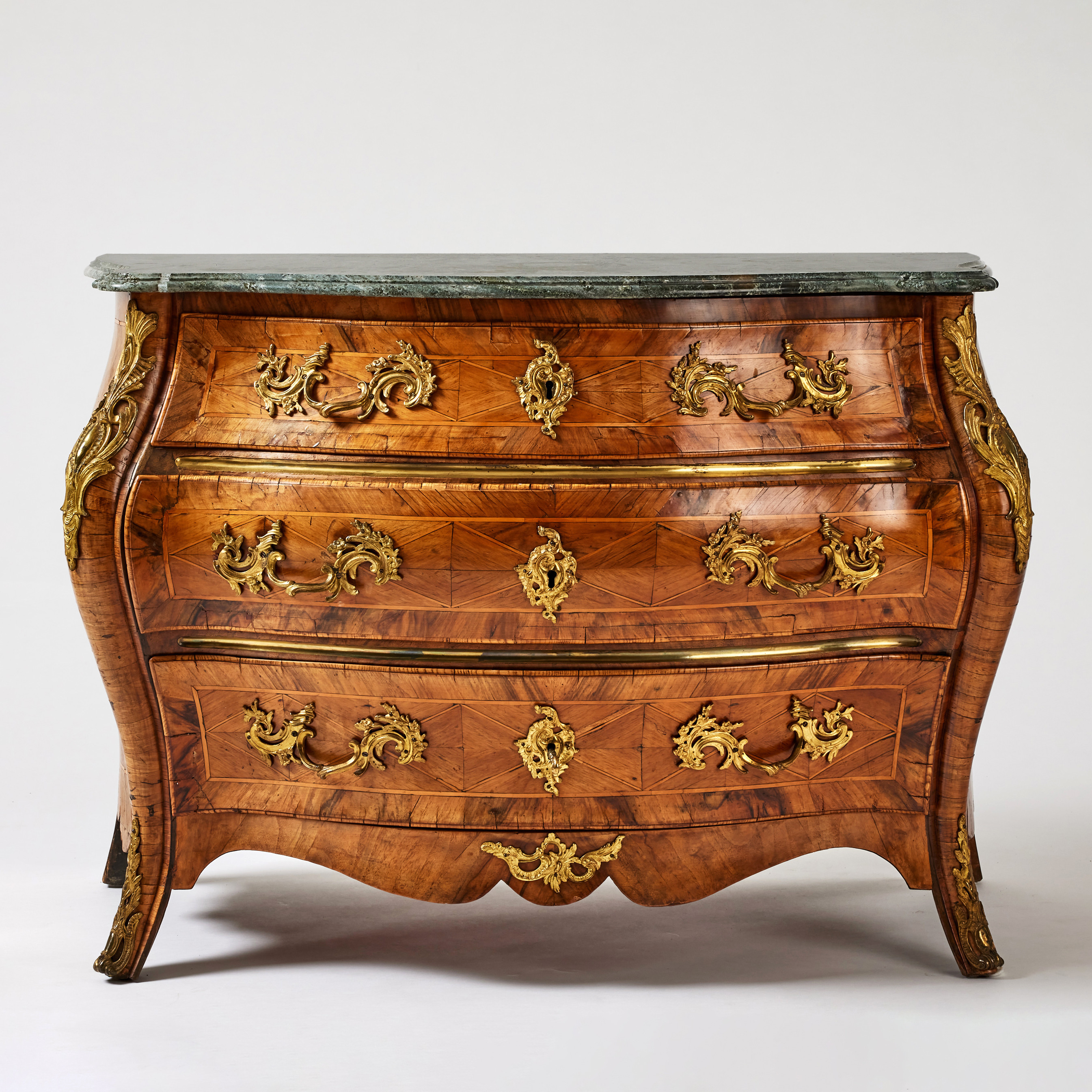 Bilder för 2675791. BYRÅ, stockholmsarbete i rokoko, fanerad med valnöt ...