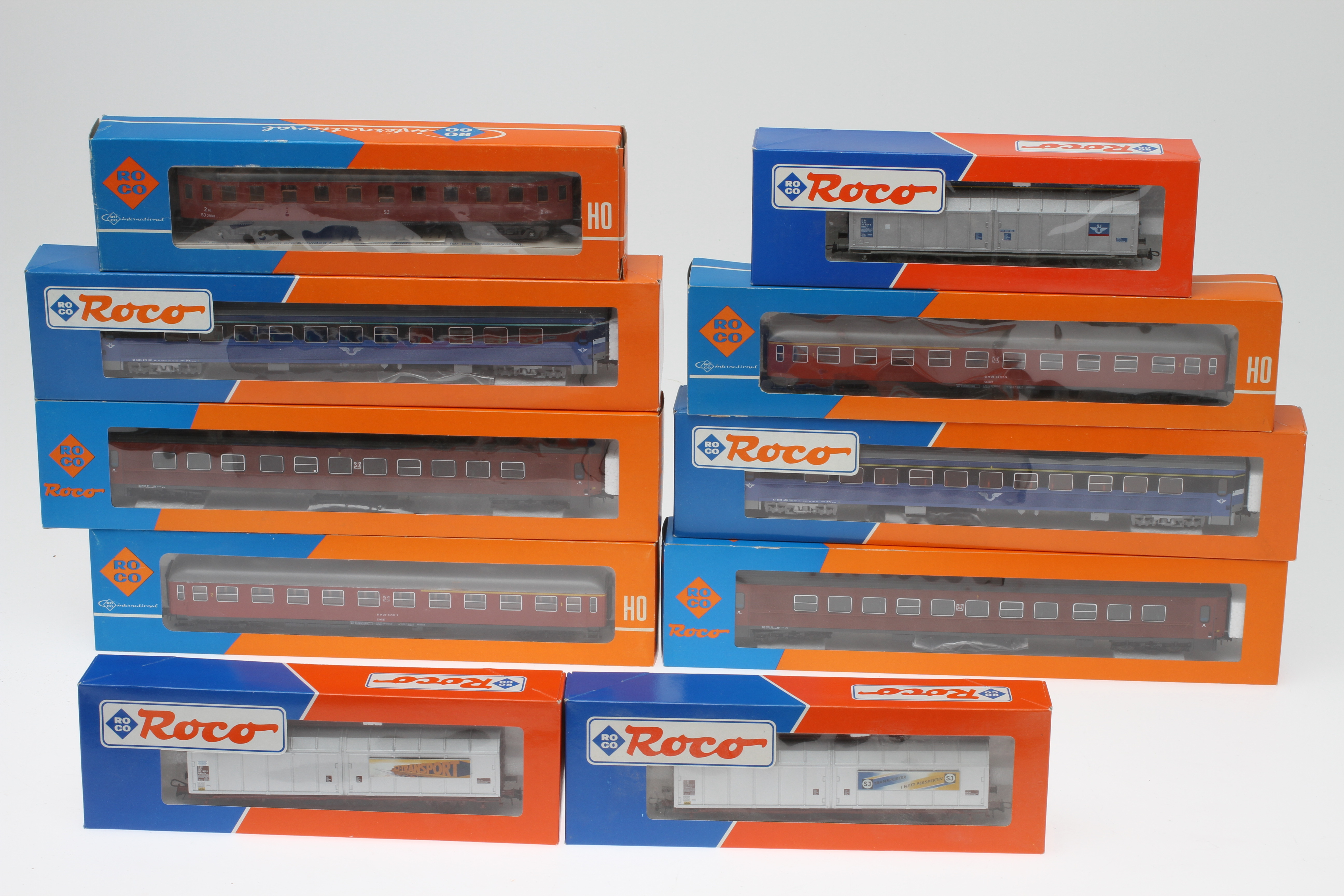 Images for 26852. MODEL TRAIN ROCO 8 passenger cars and 3 freight cars ...