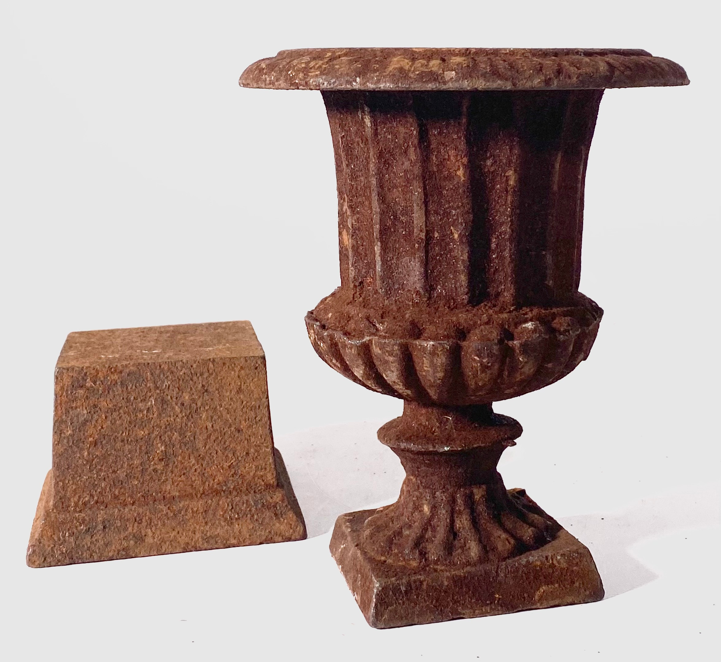 Images for 2687518. PAIR OF KRATERS IN PATINATED IRON. - Auctionet