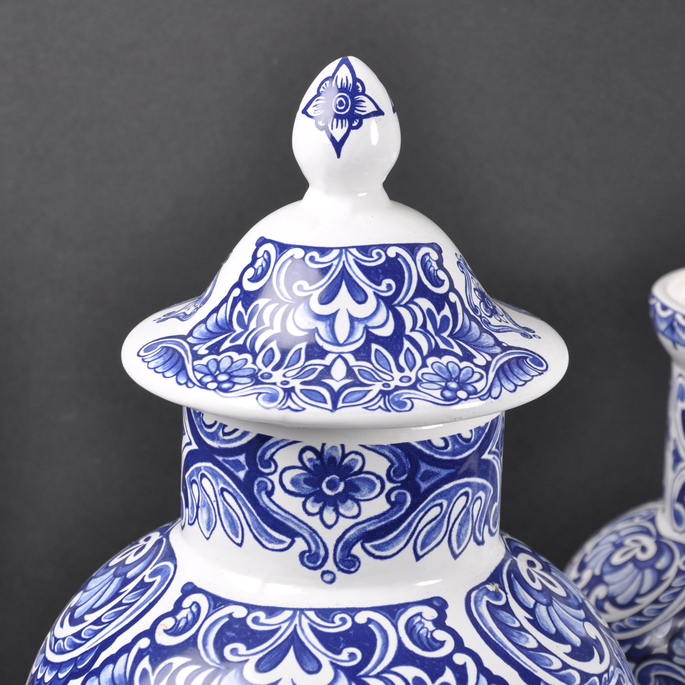 Images for 2691222. DELFT. 3 parts, curling urn, vase and dish. - Auctionet