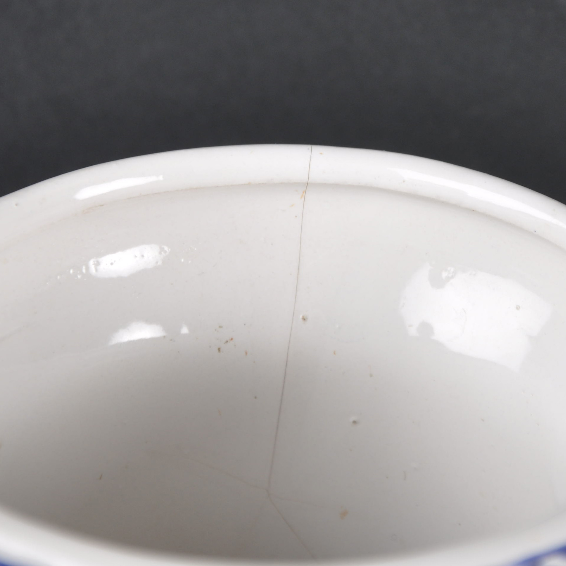 Images for 2691222. DELFT. 3 parts, curling urn, vase and dish. - Auctionet