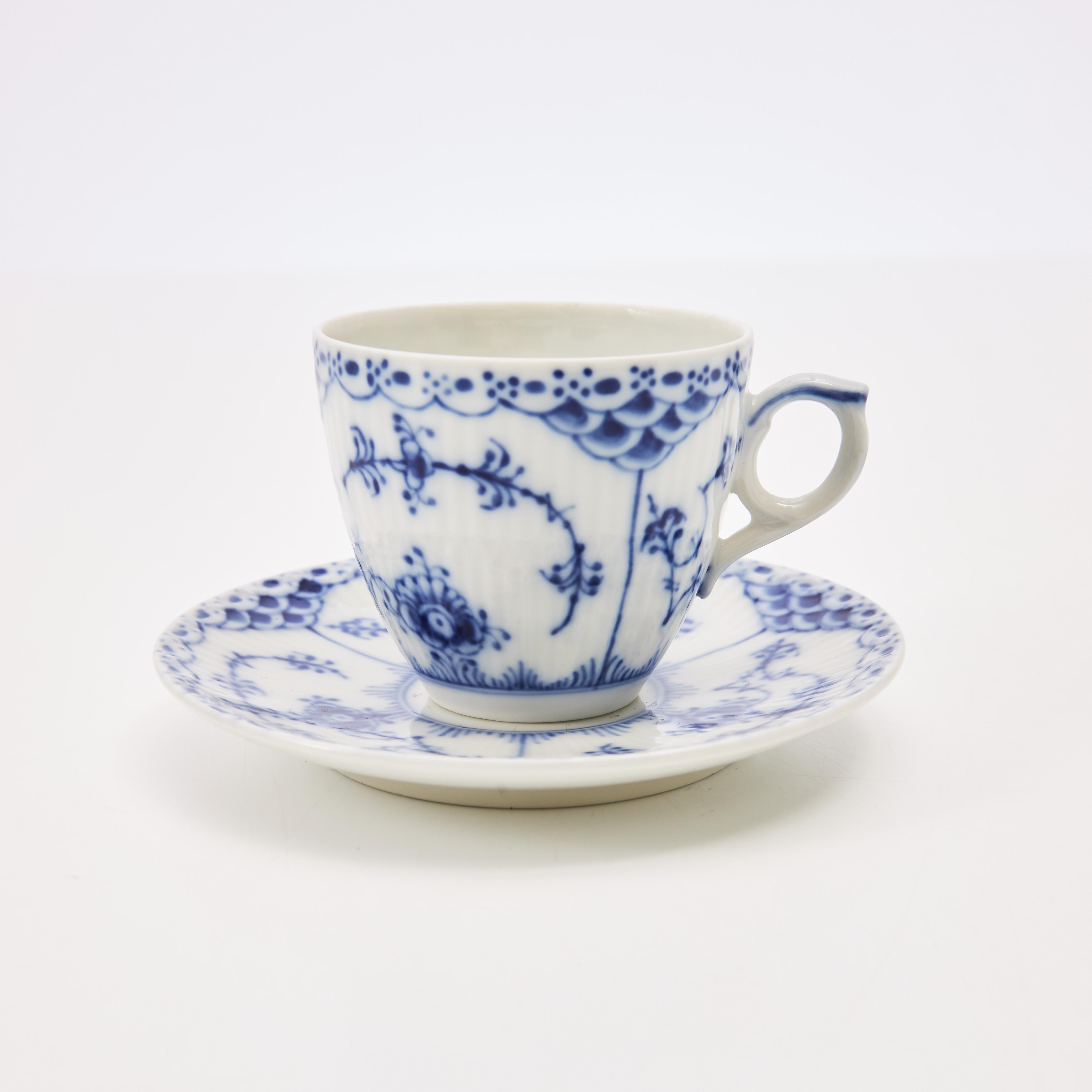 Images for 2707506. ROYAL COPENHAGEN, 27 dlr, porcelain, "Musselmalet ...