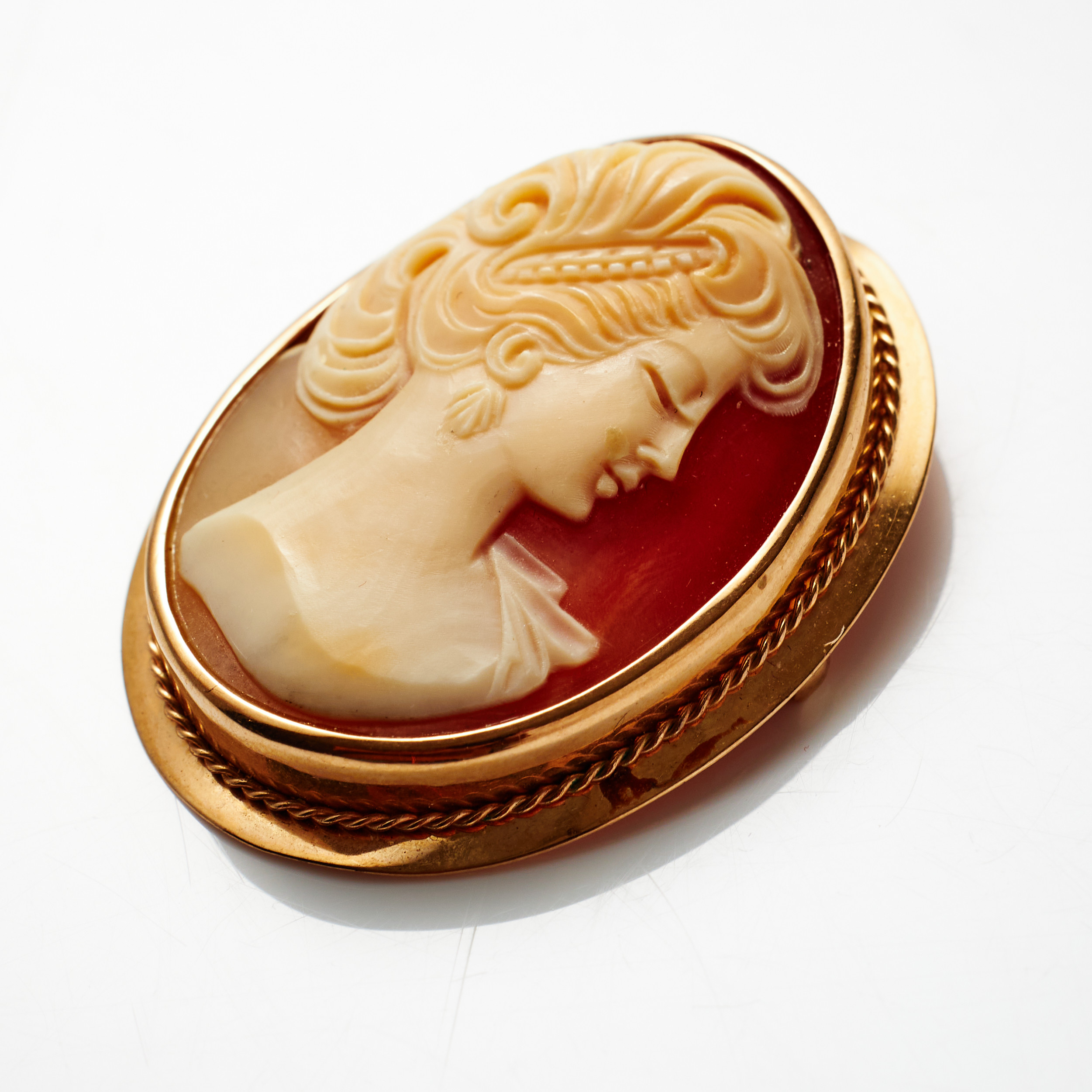 Images for 2710900. BROOCH/PENDANT, 14k gold, cameo, cut seashell ...