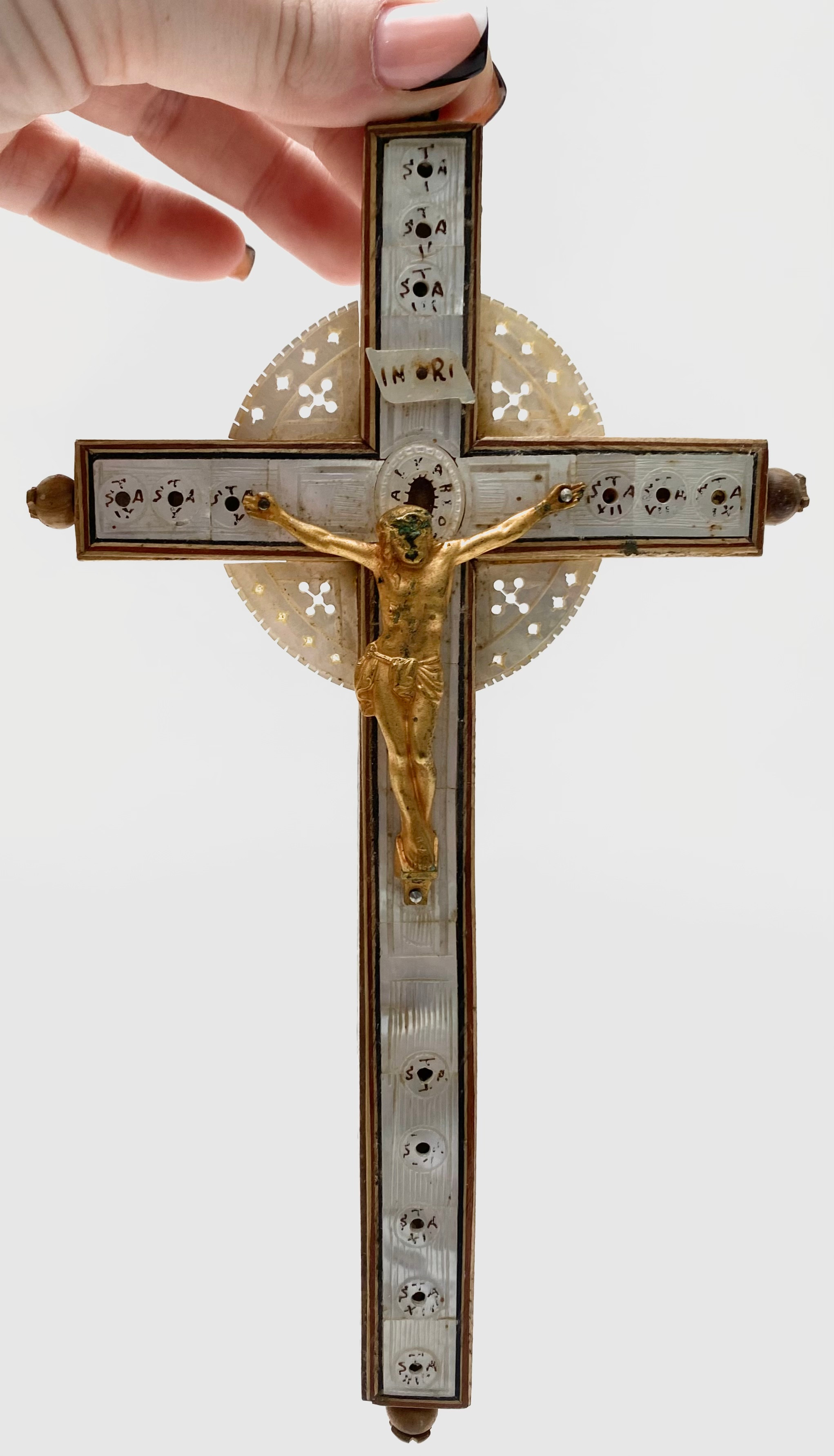 2730660. JERUSALEMIN RISTI HELMIÄISESTÄ JA PUUSTA, JOSSA ON KRISTUKSEN ...