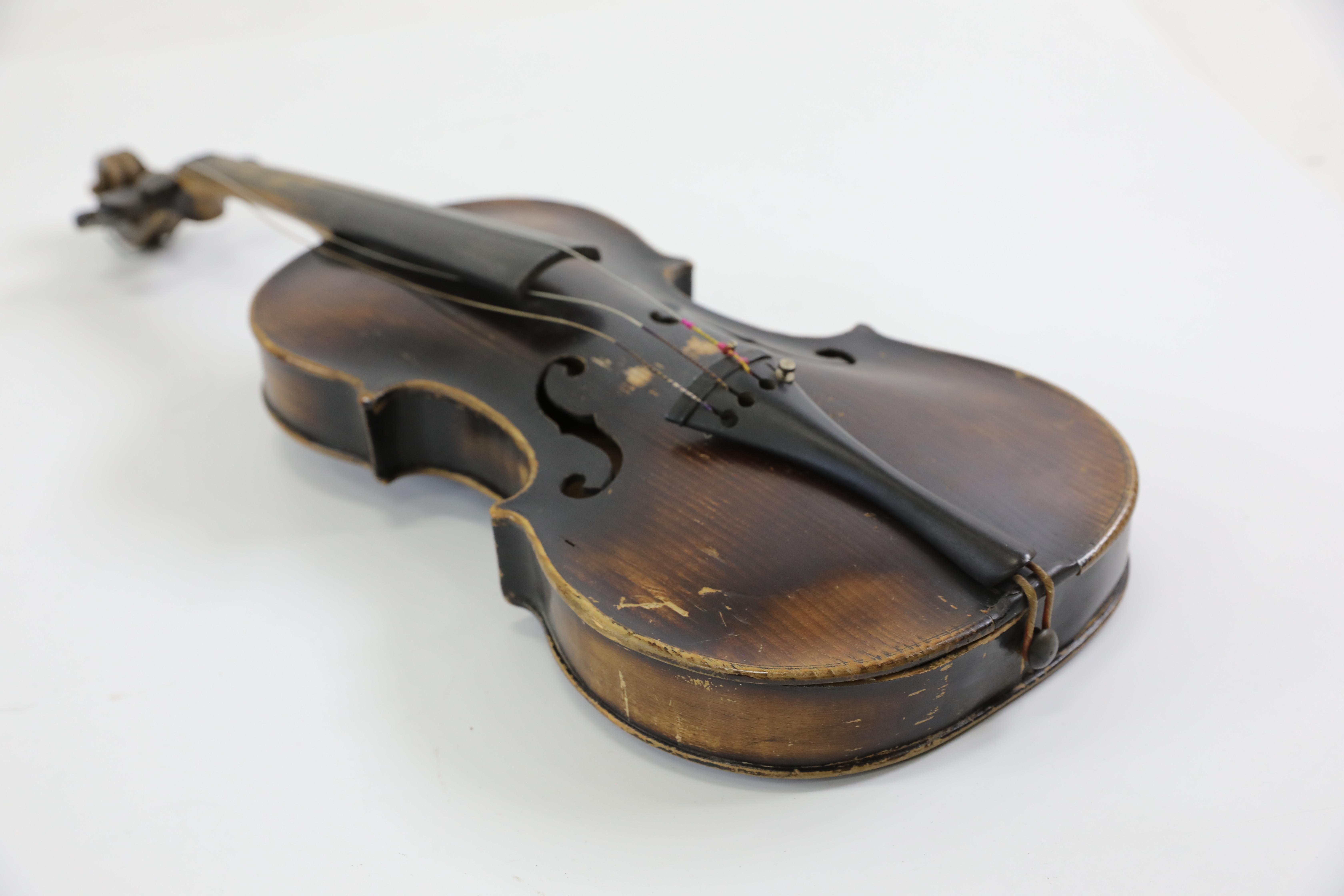 Bilder för 2777268. FIOL MED STRÅKE, Från Österrike, 1800-tal. - Auctionet