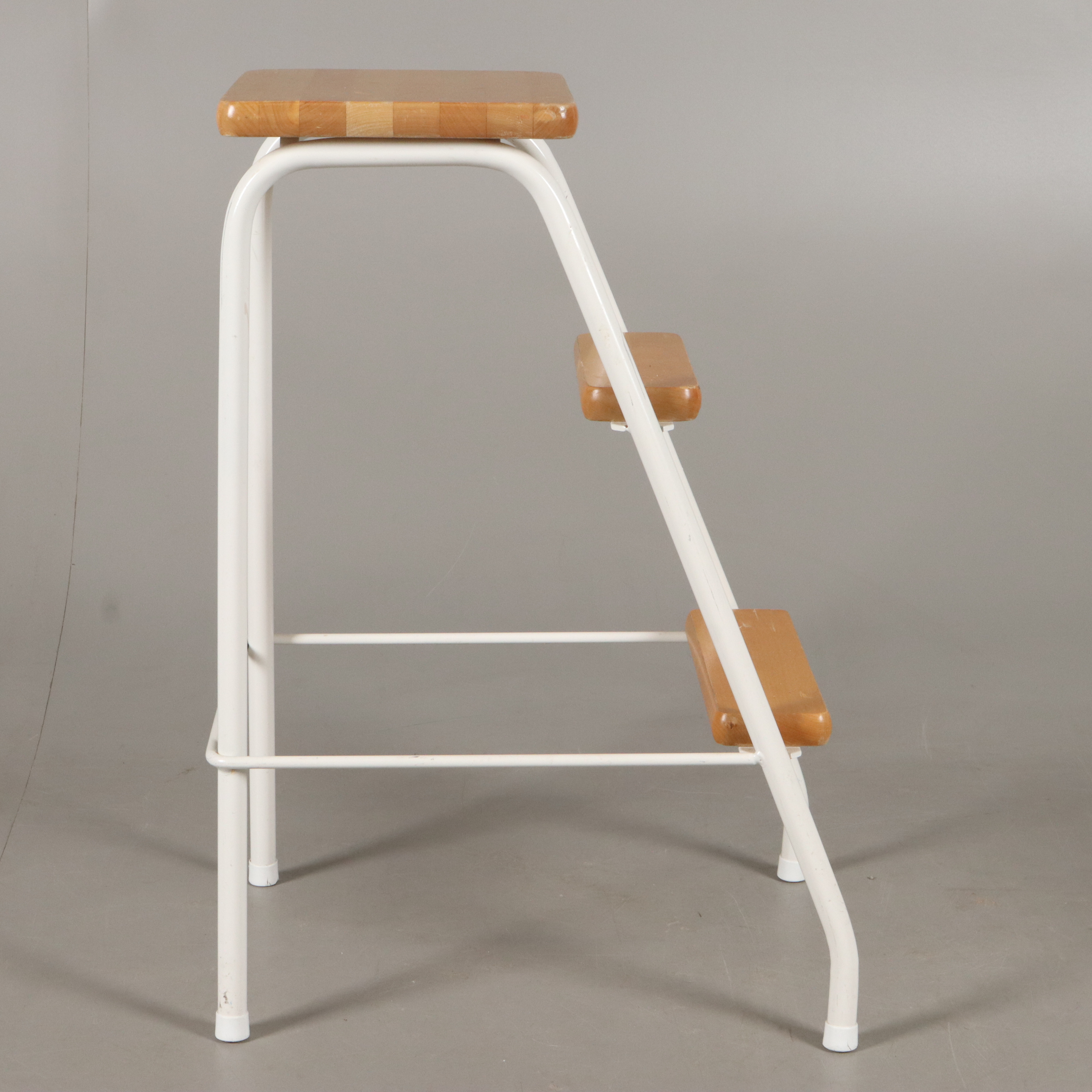 STEGPALL, trä/metall. Möbler - Övrigt - Auctionet