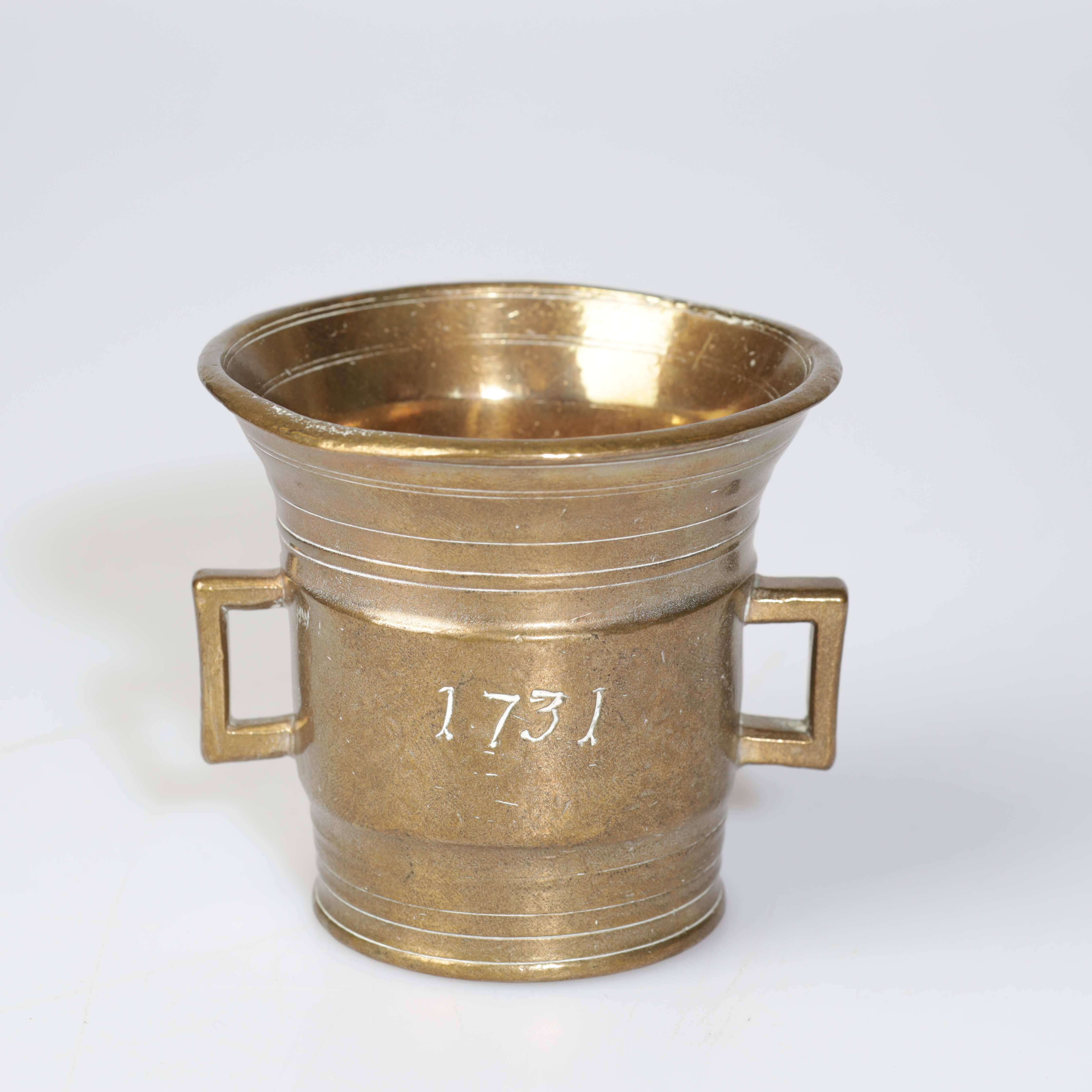 MORTEL, mässing, 1731. Silver & Metall - Tenn, Mässing & Koppar - Auctionet