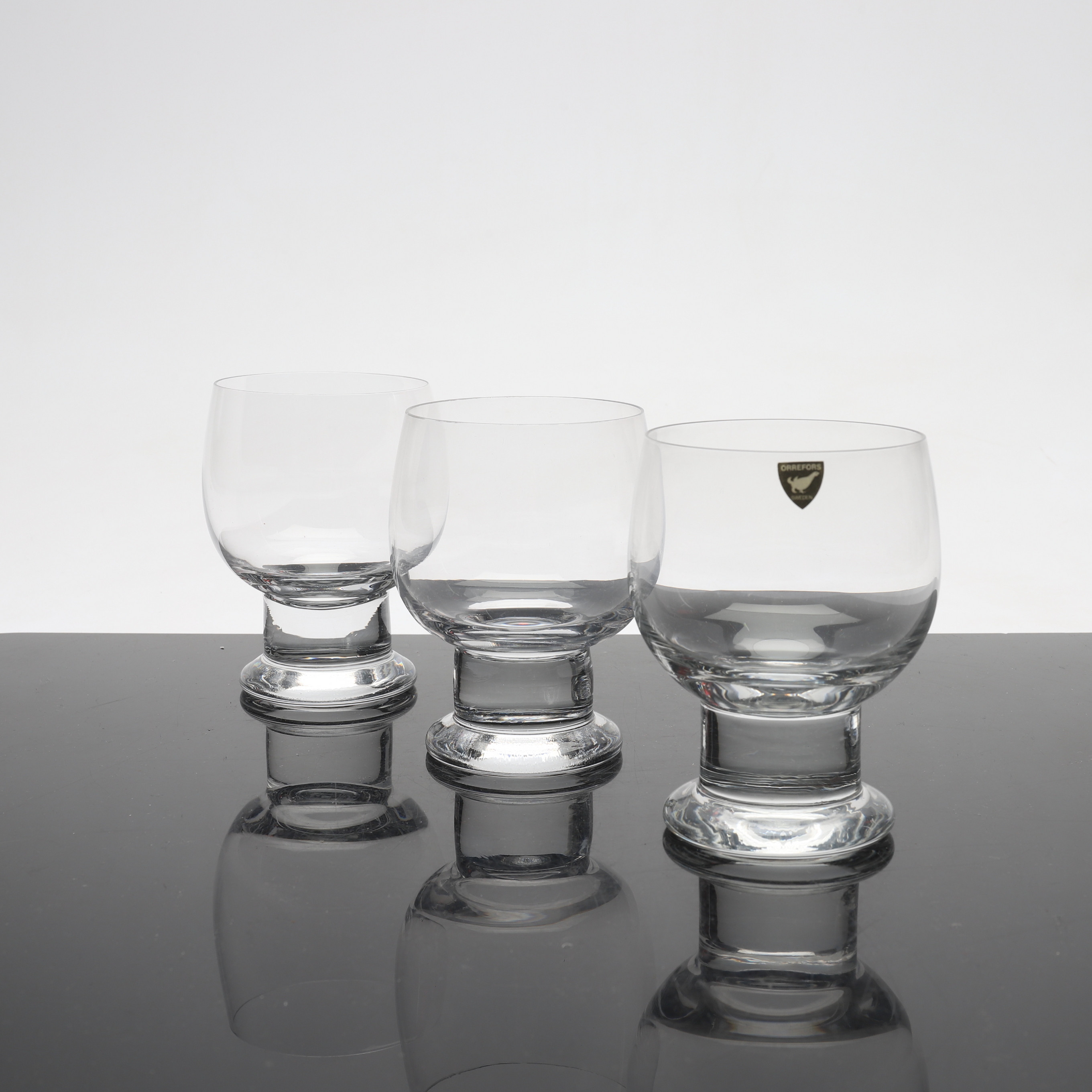 GUNNAR CYRÉN. Ölglas, 18 st, "Måtta", Orrefors. Glas - Serviser - Auctionet