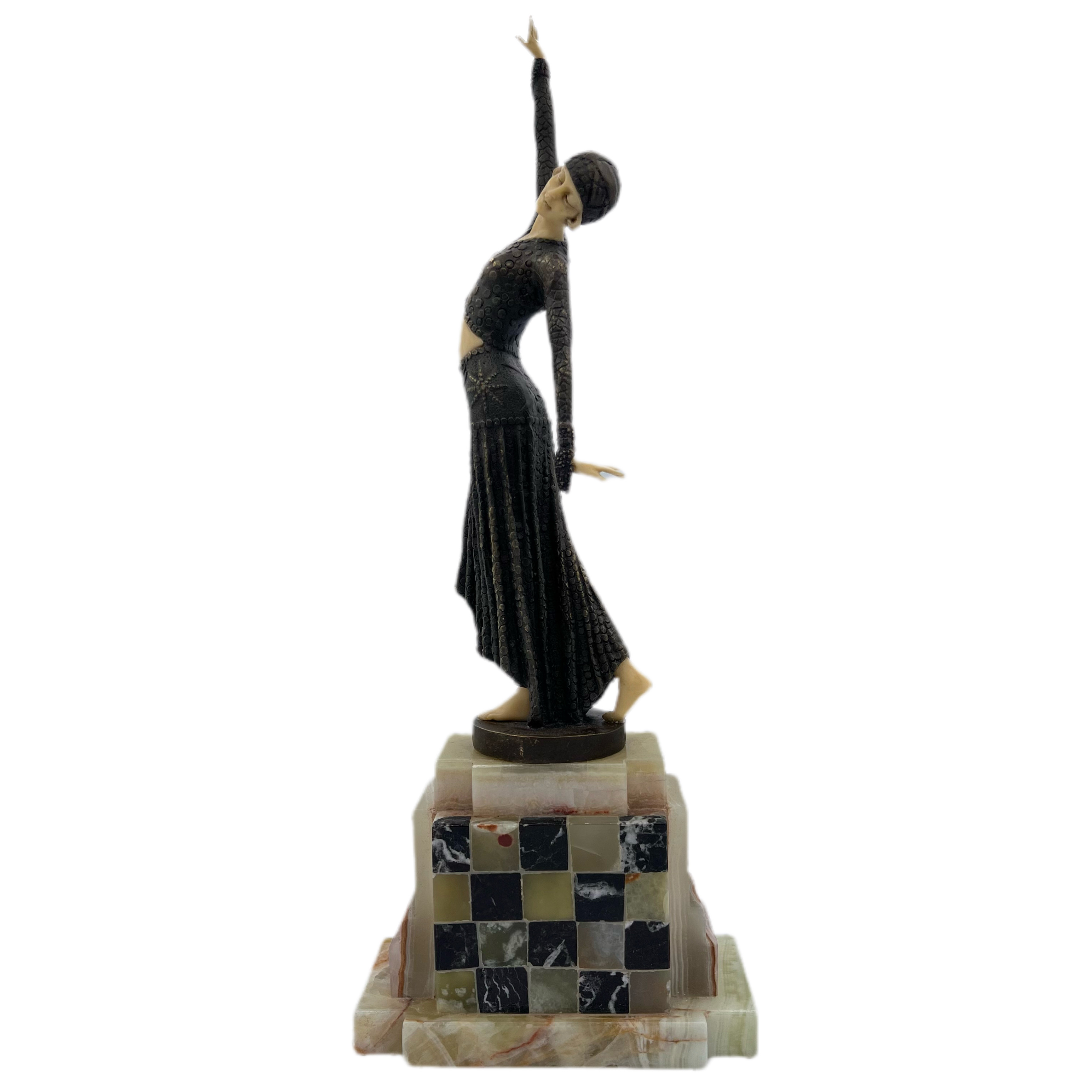 2803979. TANSSIJAVEISTOS HARTSISTA JA PRONSSISTA. ART DECO -TYYLI ...