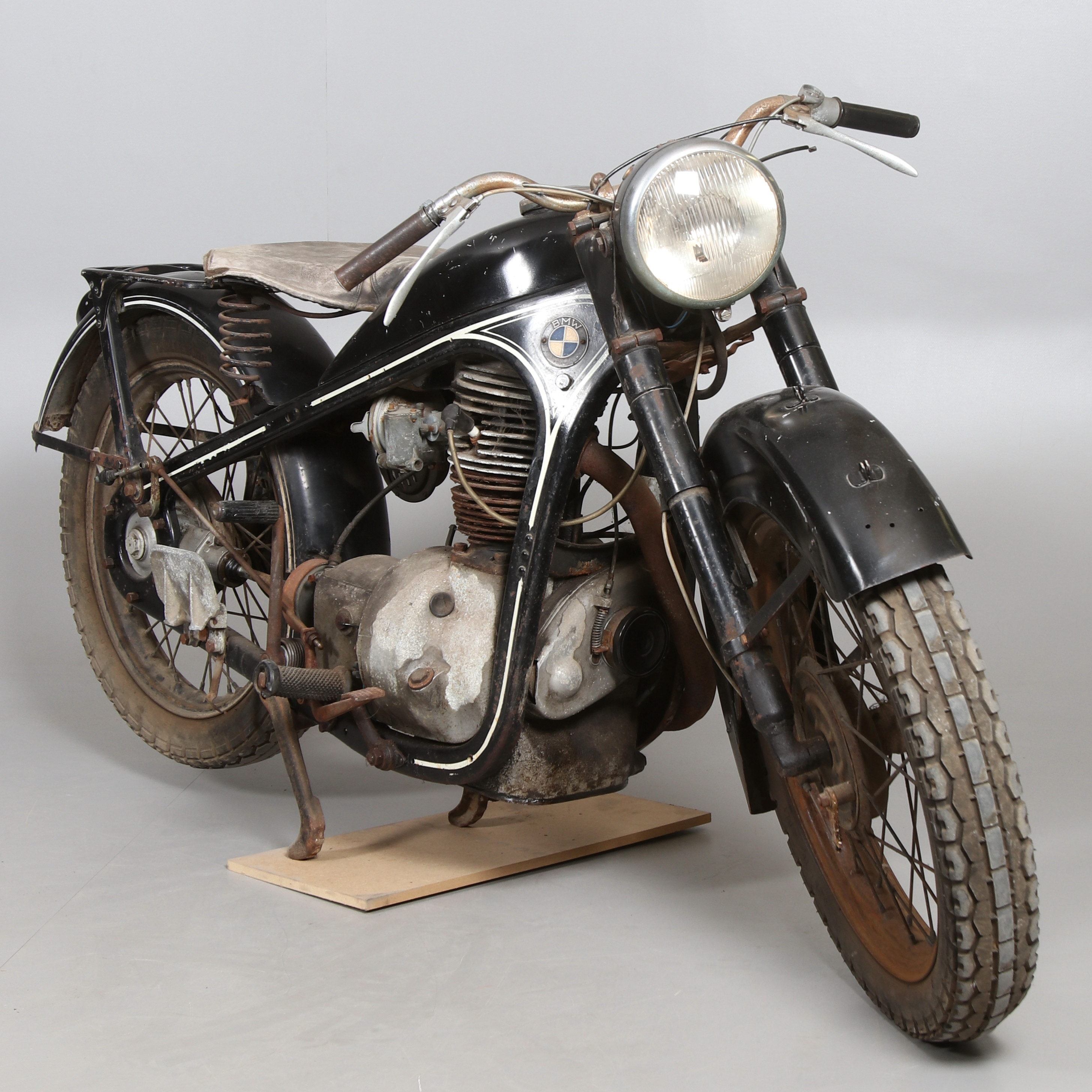 MOTORCYKEL, BMW R35, 1952. Fordon, Båtar & Delar - Mopeder - Auctionet
