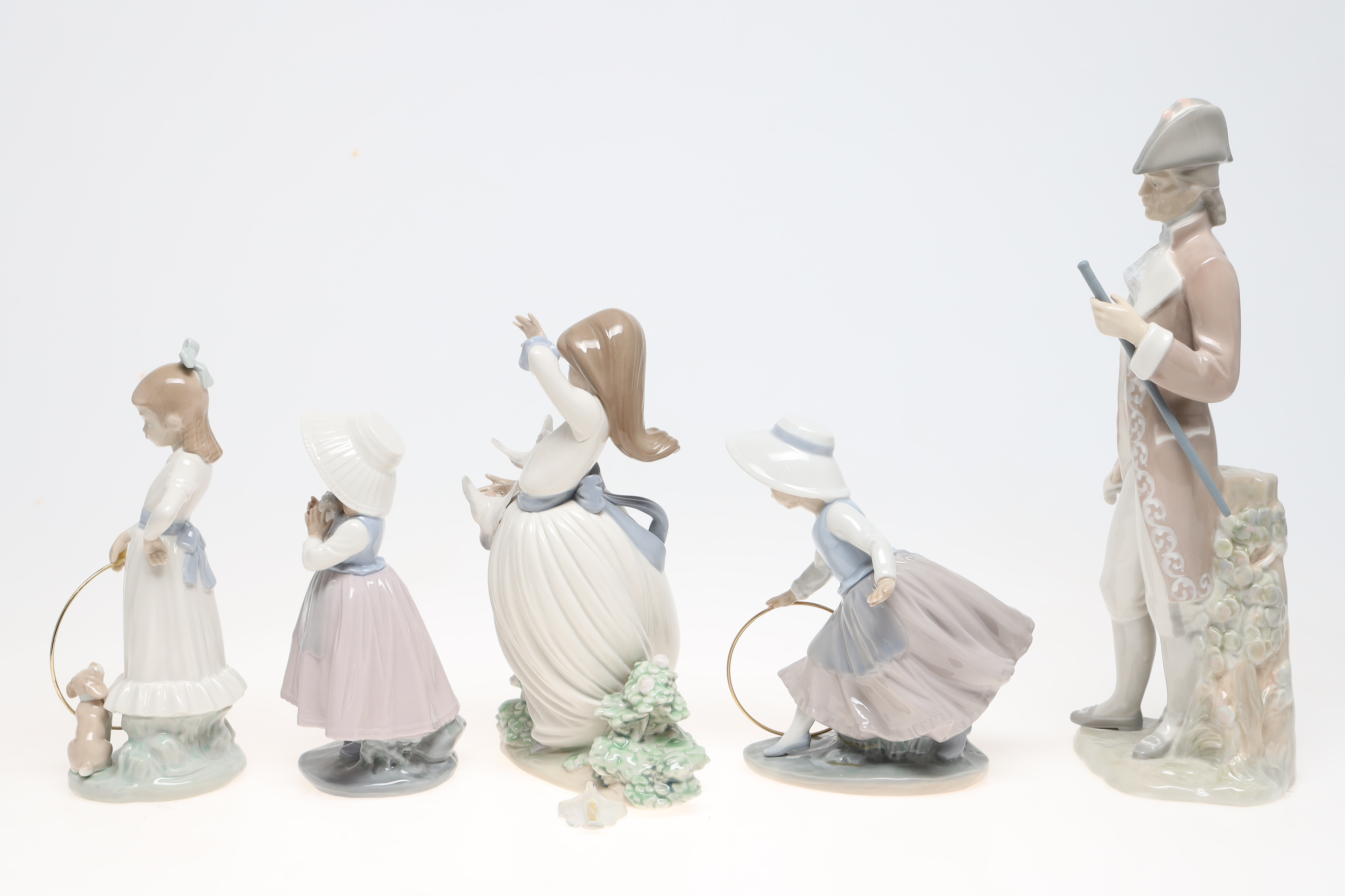 Images for 2820846. FIGURES, 5 pieces, Nao & Zaphir, including a girl ...