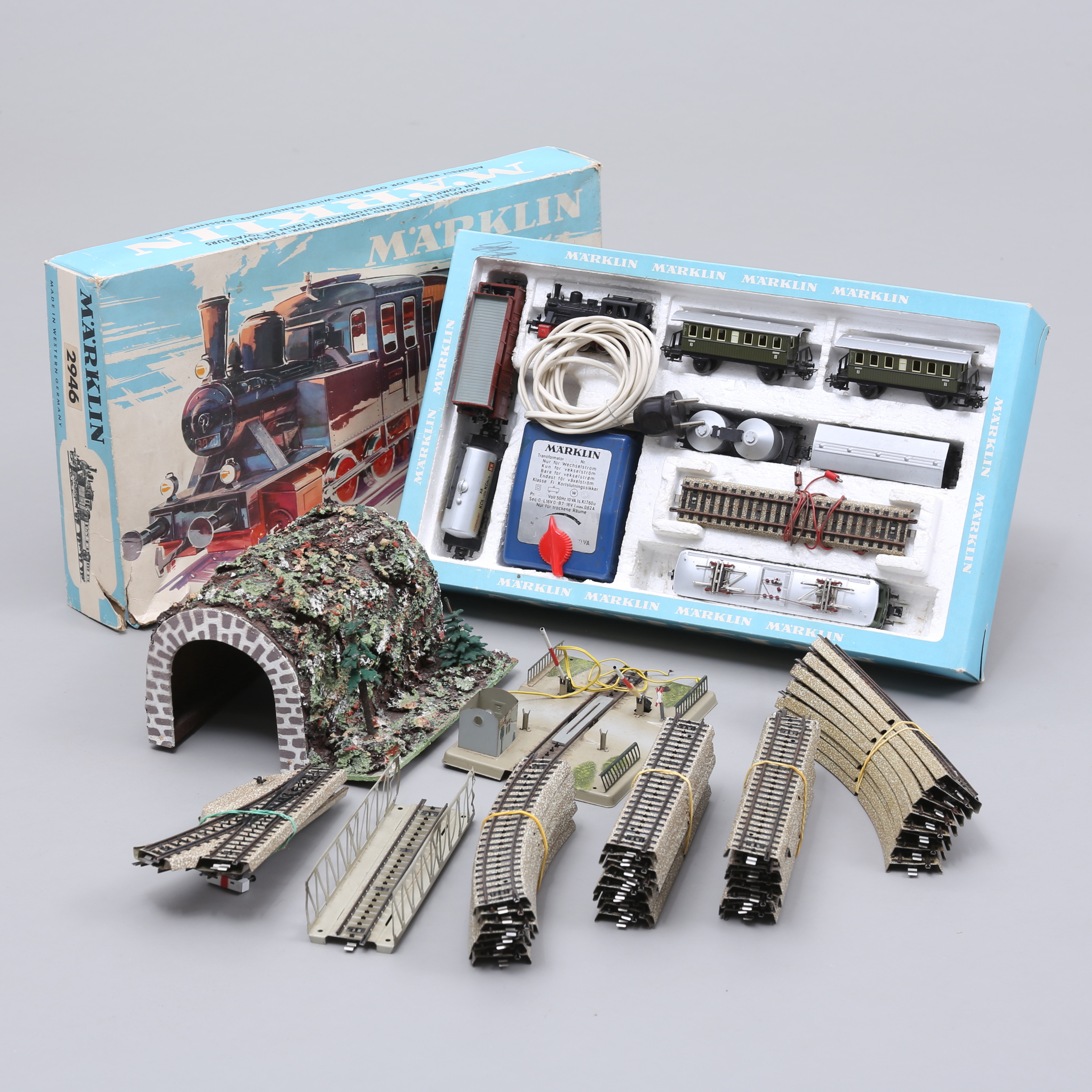 Images for 2822612. MÄRKLIN, train track 2946, with extra carriages ...