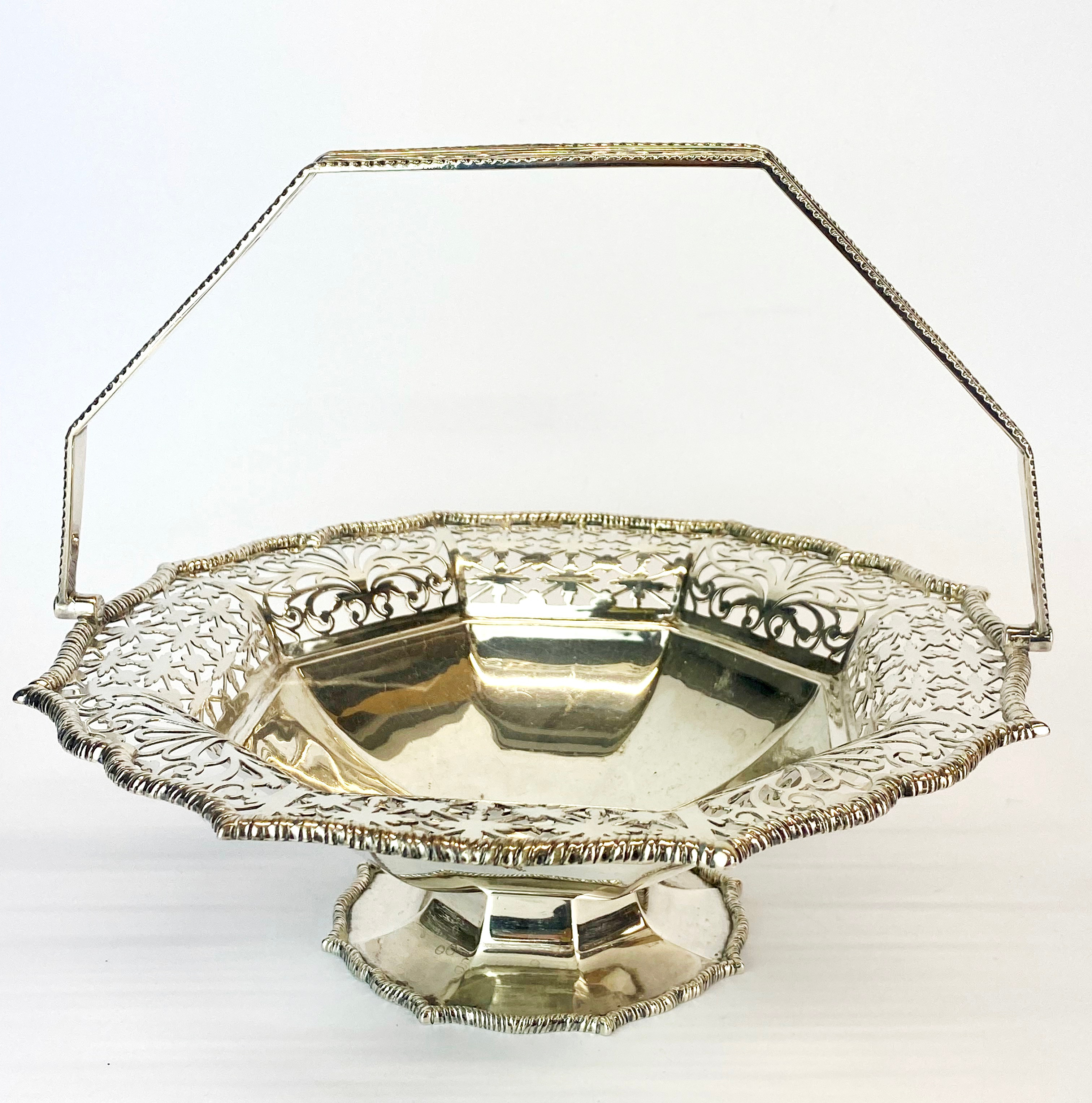 SILVER ÅTTKANTIGA BORD KORG. Silver & Metall - Silver - Auctionet