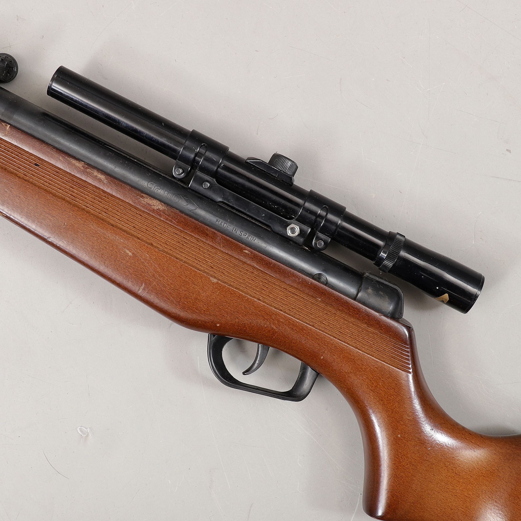 LUFTGEVÄR, Camo, kaliber 4.5. Vapen & Militaria - Skjutvapen - Auctionet