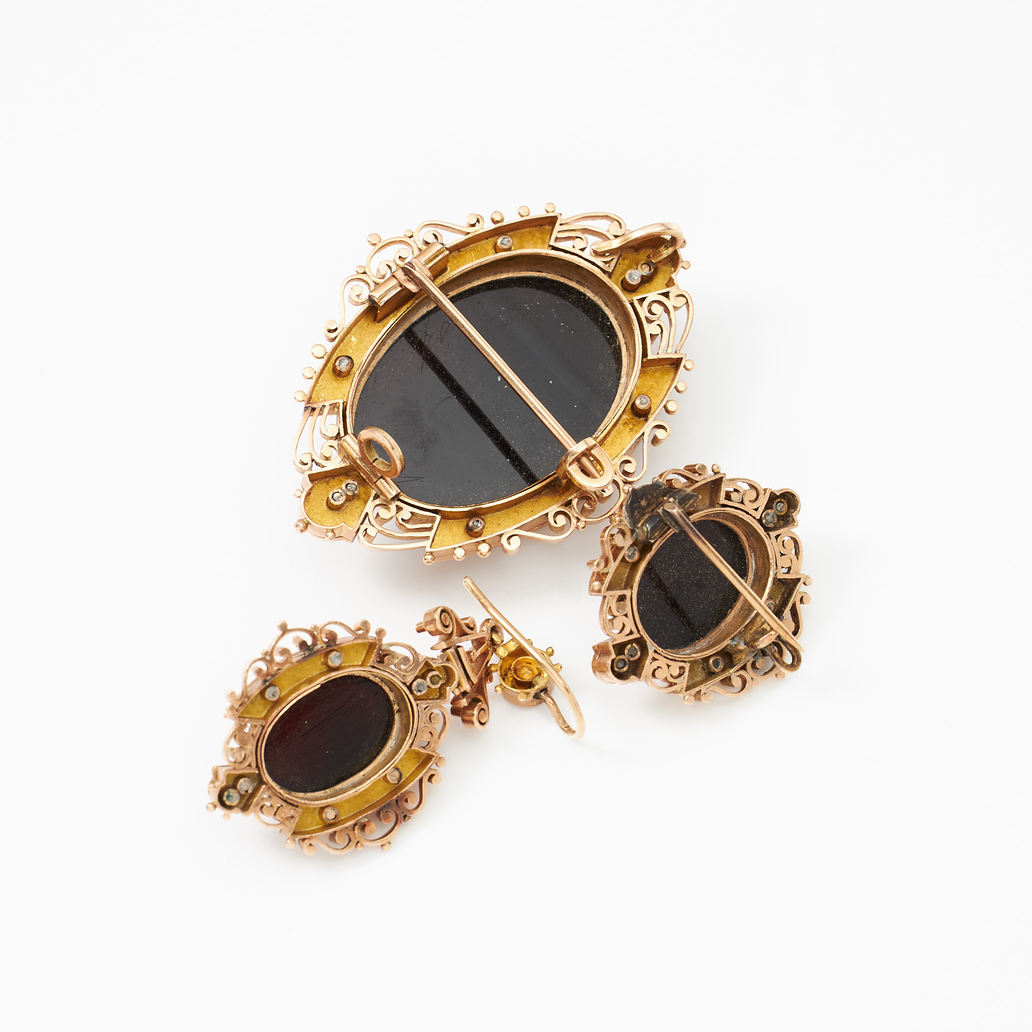 Images for 2829695. BROOCHES, 2 pcs., EARRINGS, 14k gold, glass cameos ...