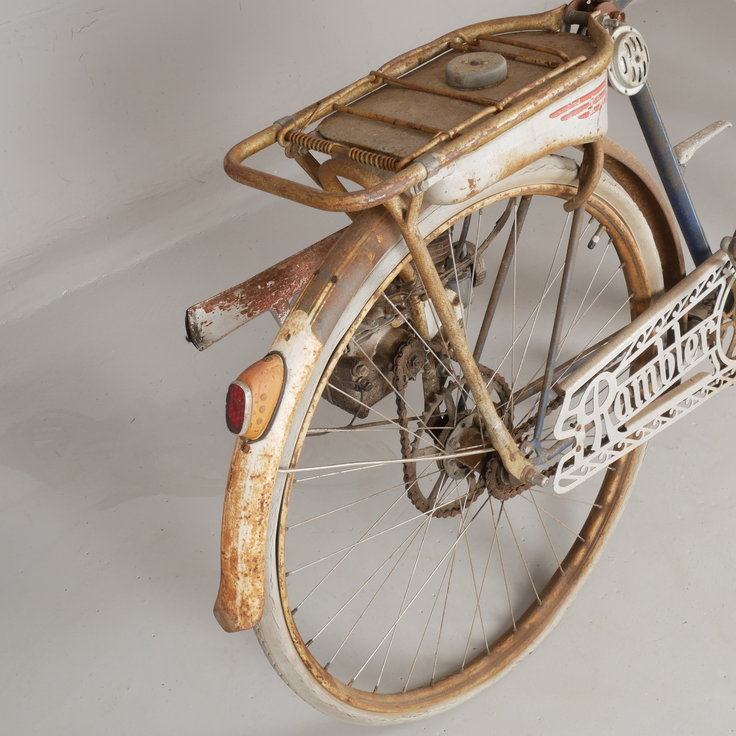 Bilder för 2856507. CYKEL med PÅHÄNGSMOTOR, Rambler, 1900-talets mitt ...