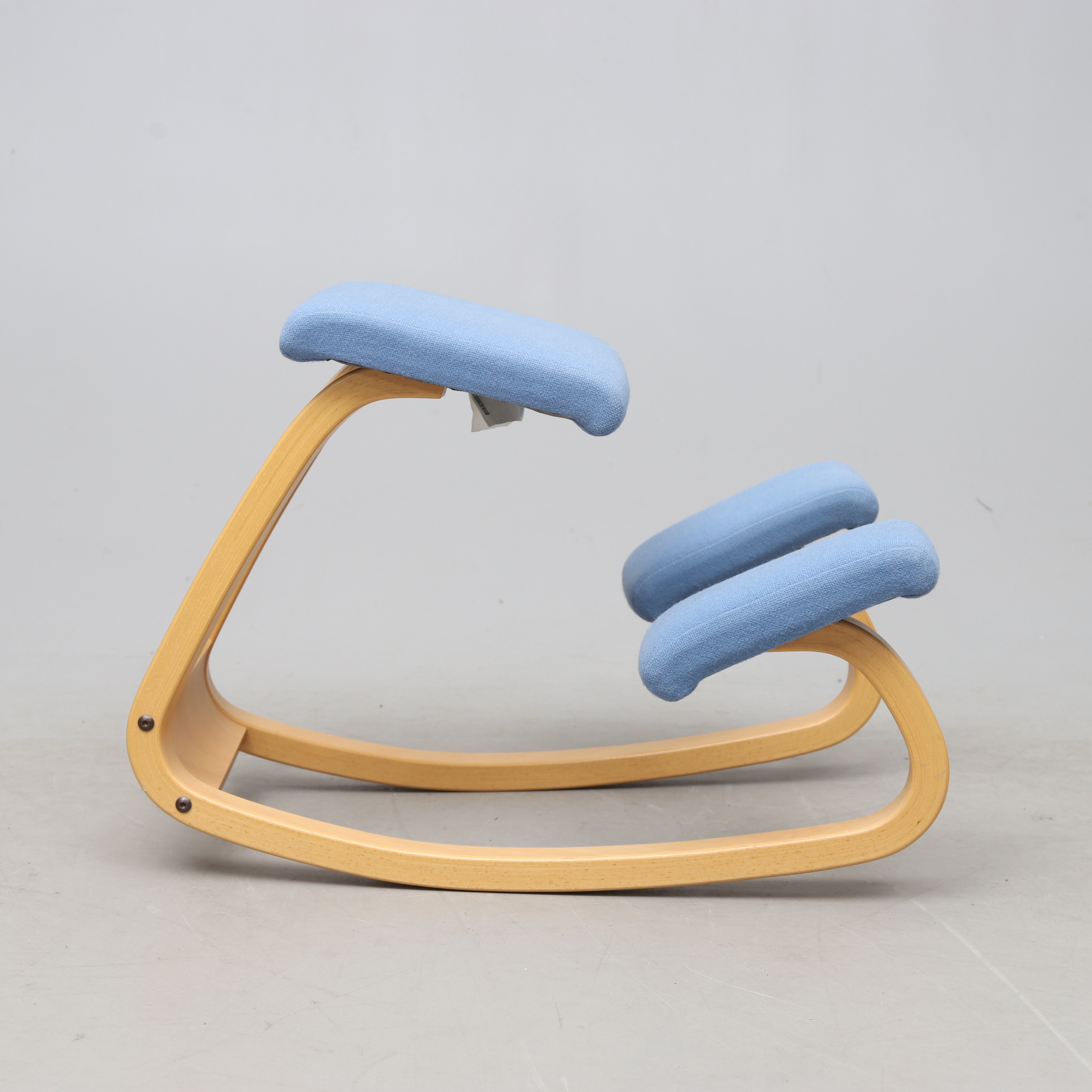 Bilder zu 2868826. Stuhl/ HOCKER, „Variér Variable“, Stokke, Norwegen ...