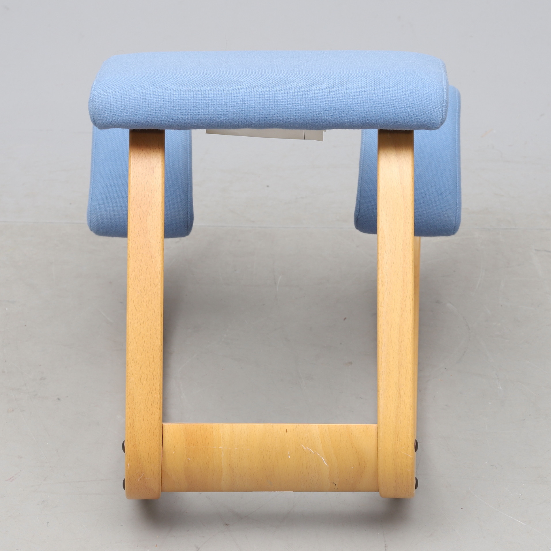 Bilder zu 2868826. Stuhl/ HOCKER, „Variér Variable“, Stokke, Norwegen ...