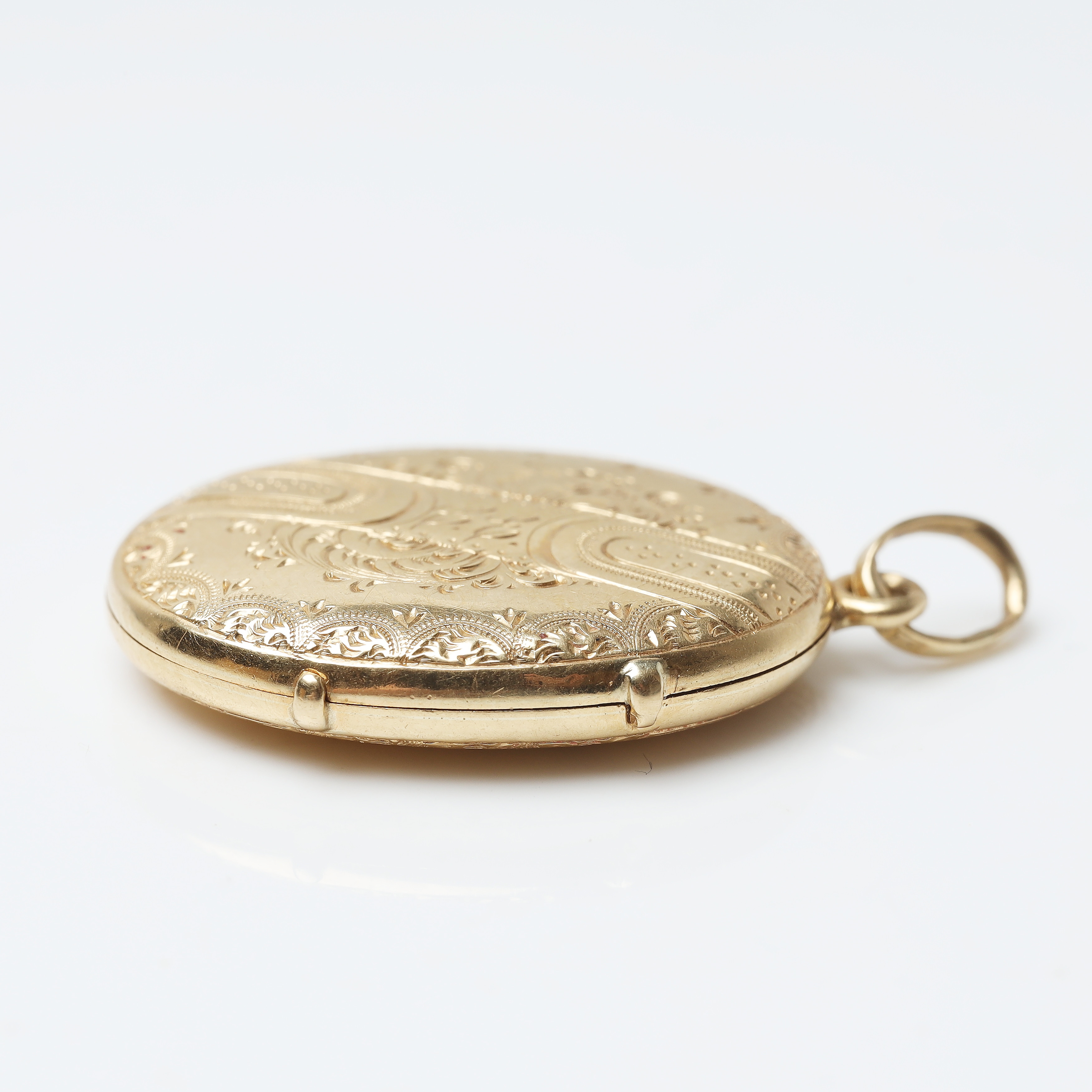 Images for 2869303. PENDANT with hide, 18K gold, indistinct master's ...