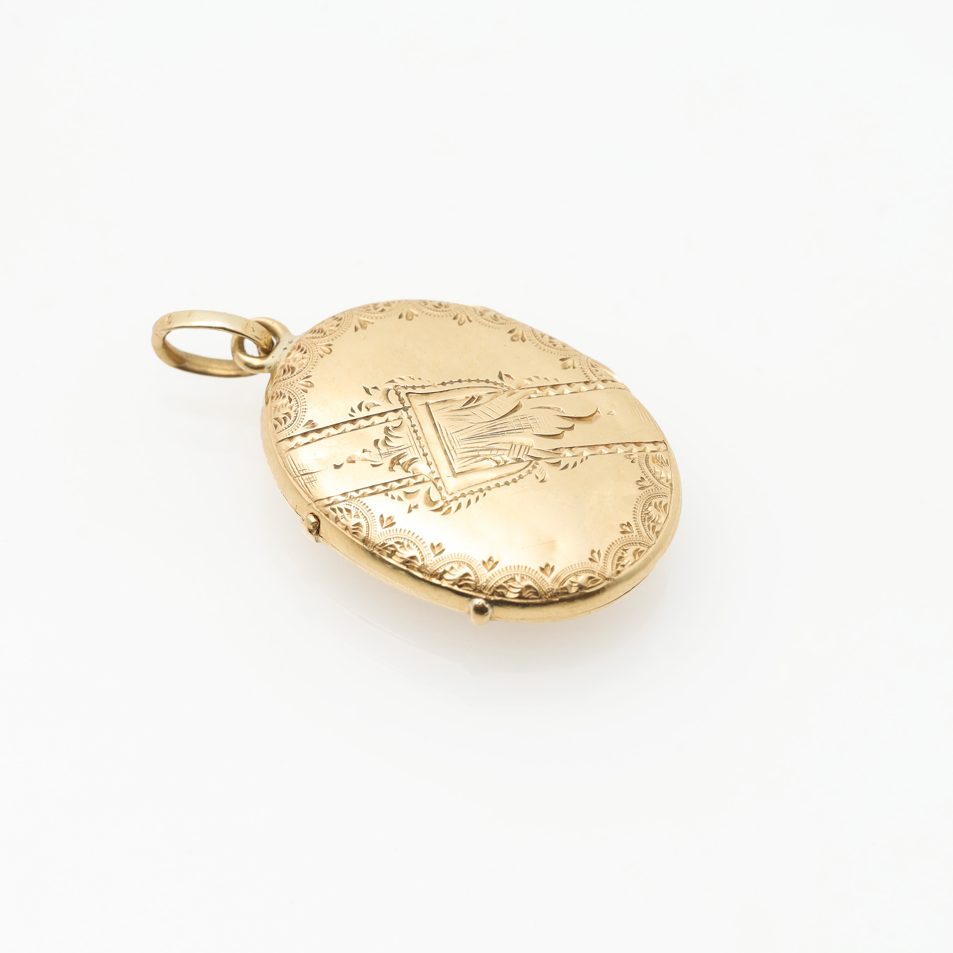 Images for 2869303. PENDANT with hide, 18K gold, indistinct master's ...