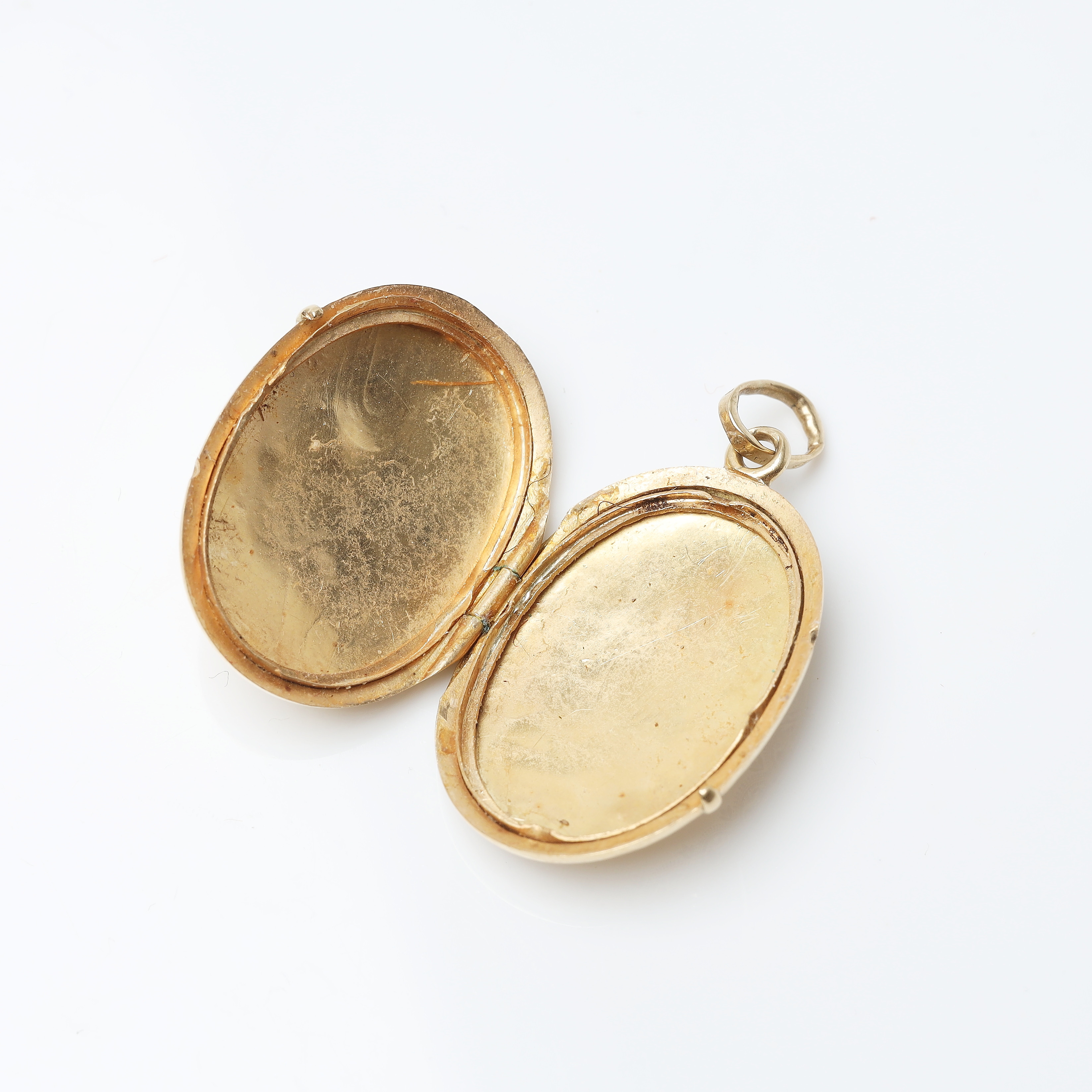 Images for 2869303. PENDANT with hide, 18K gold, indistinct master's ...