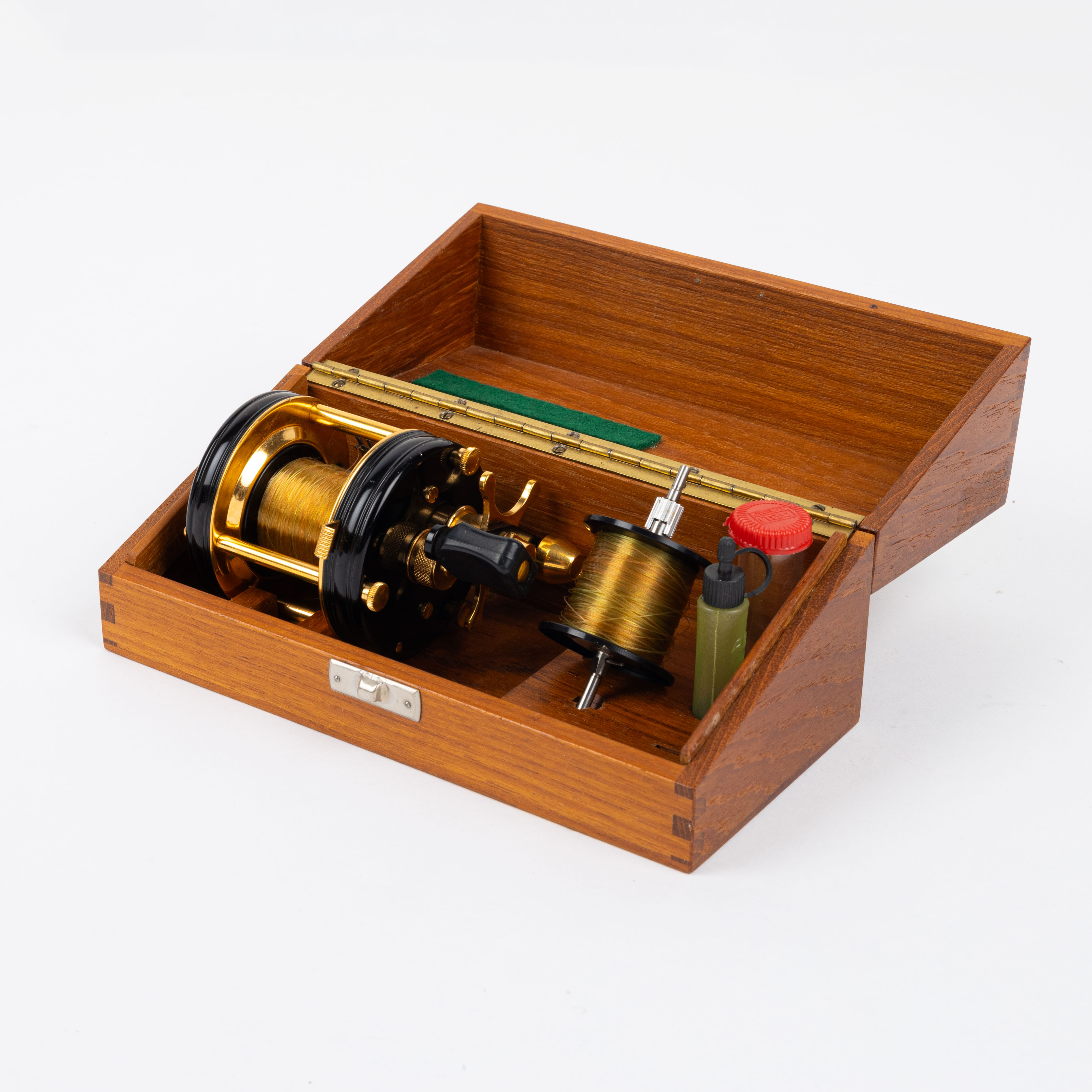 Bilder för 2905729. FISKERULLE, i schatull med tillbehör, "Ambassadeur 5000C De Luxe ...