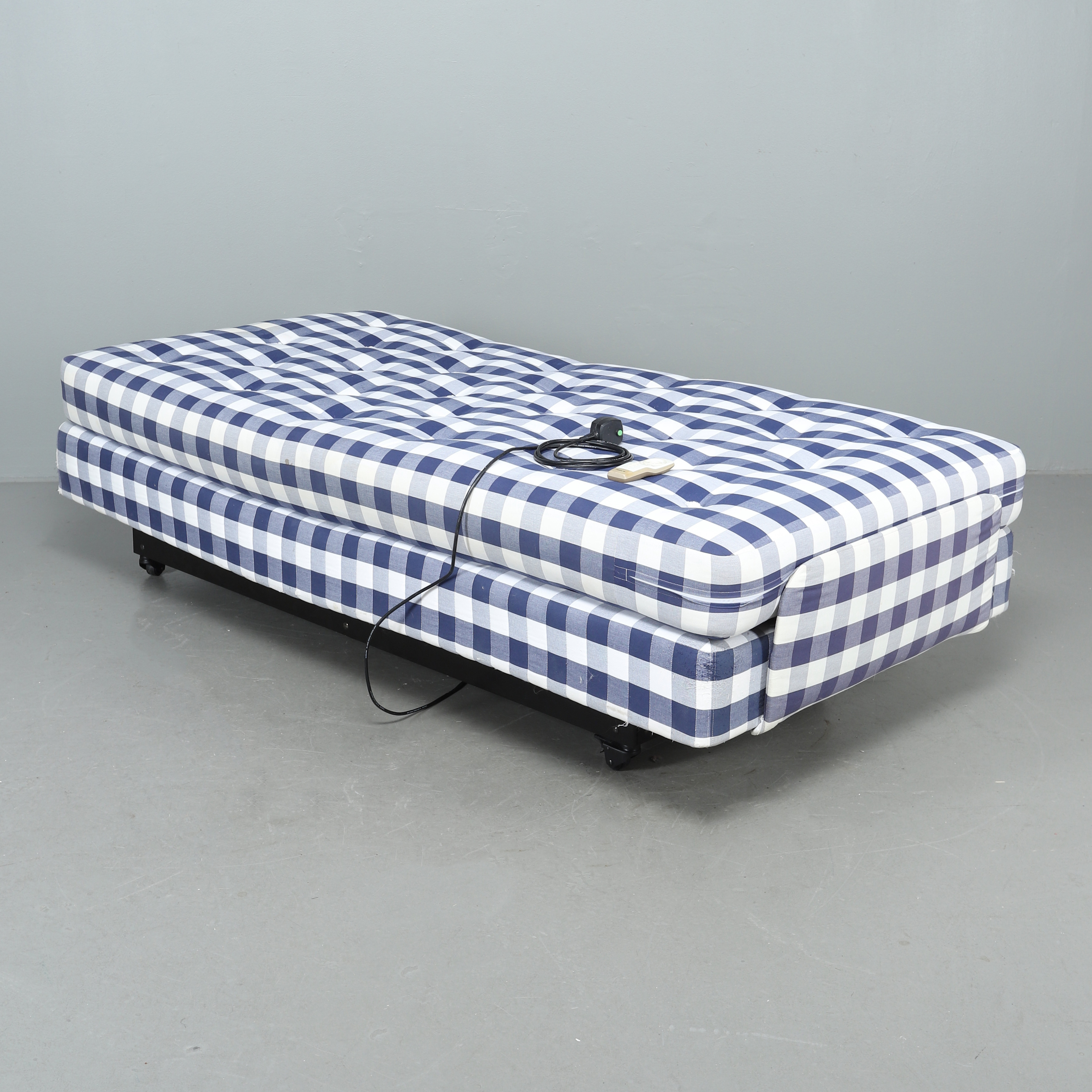 SÄNG, höj och sänkbar, Hästens. Möbler - Övrigt - Auctionet