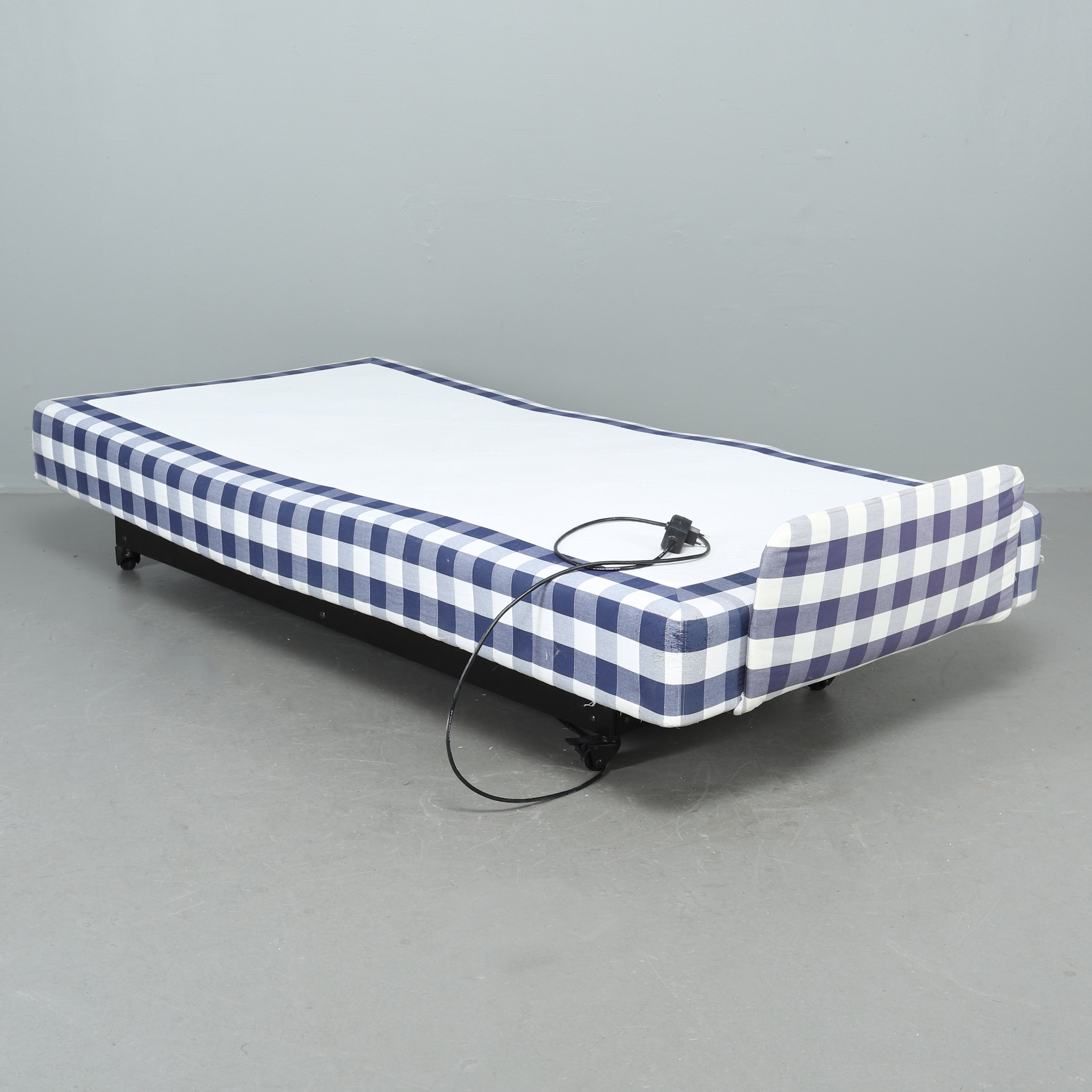 SÄNG, höj och sänkbar, Hästens. Möbler - Övrigt - Auctionet