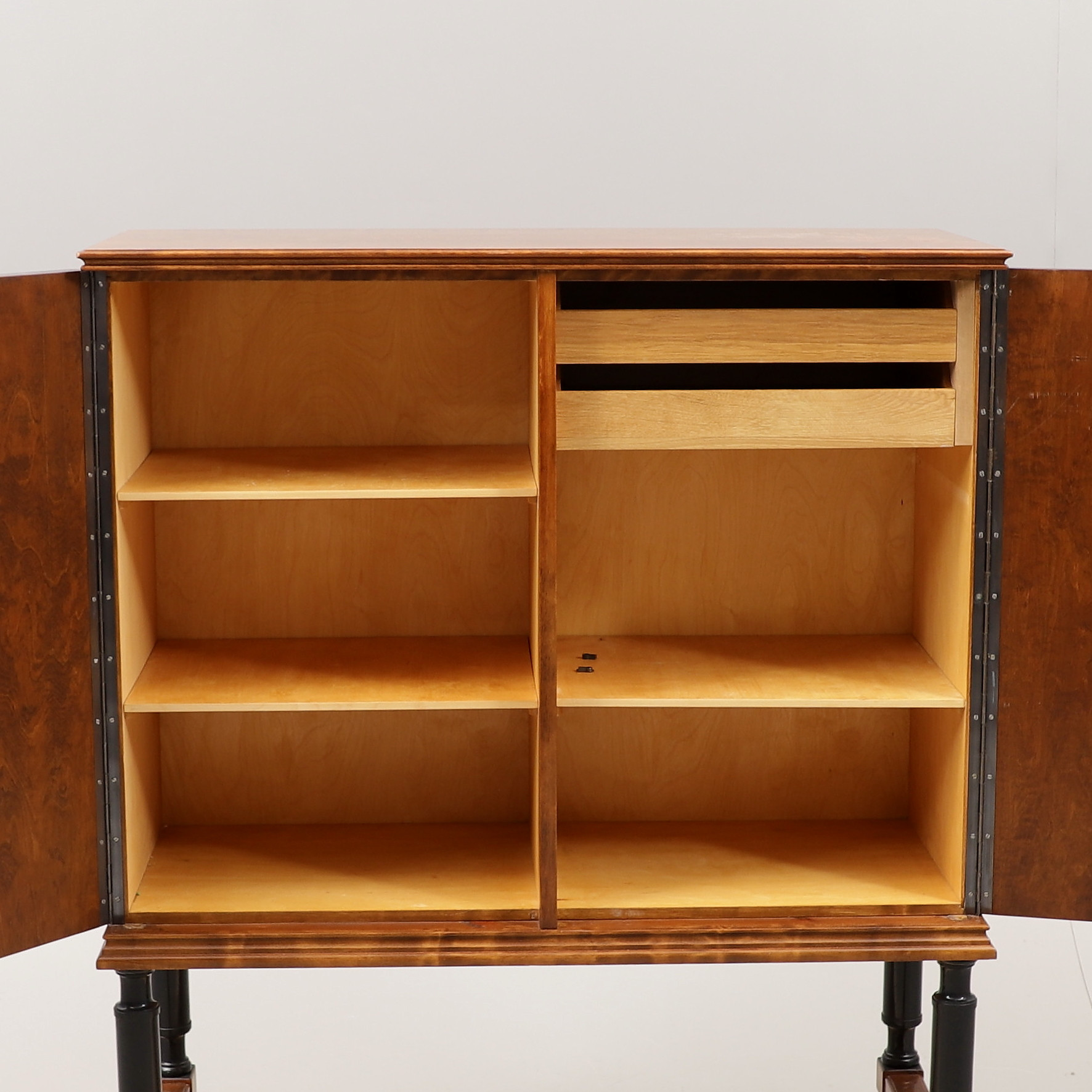 2910207. KAAPPI, tumma petsattu puu, art deco, 1930-luku. kuvat - Auctionet