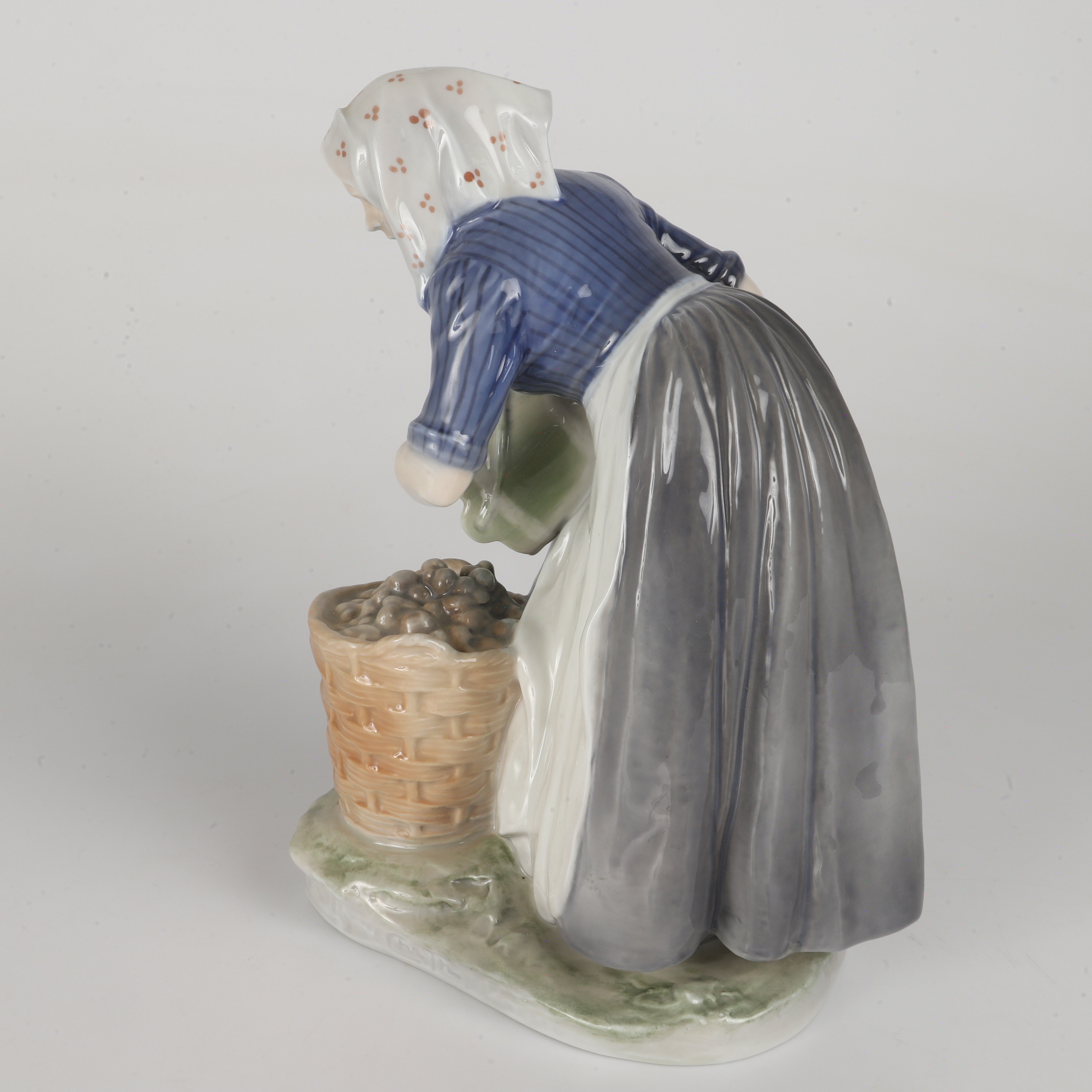 Images for 2913517. FIGURINE, woman with potato, porcelain, Royal ...
