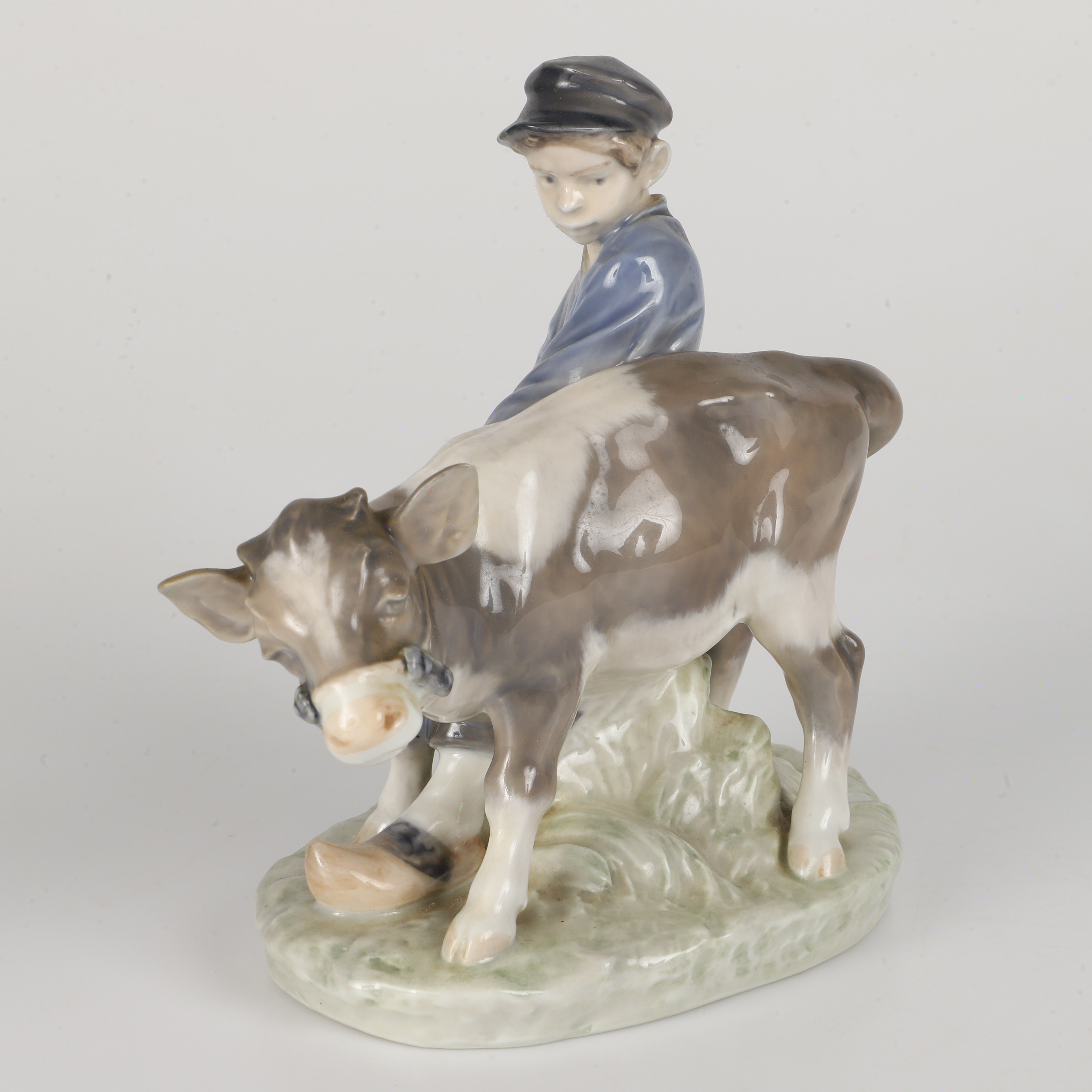 Bilder zu 2913560. FIGUR, Junge mit Kalb, Porzellan, Royal Copenhagen ...