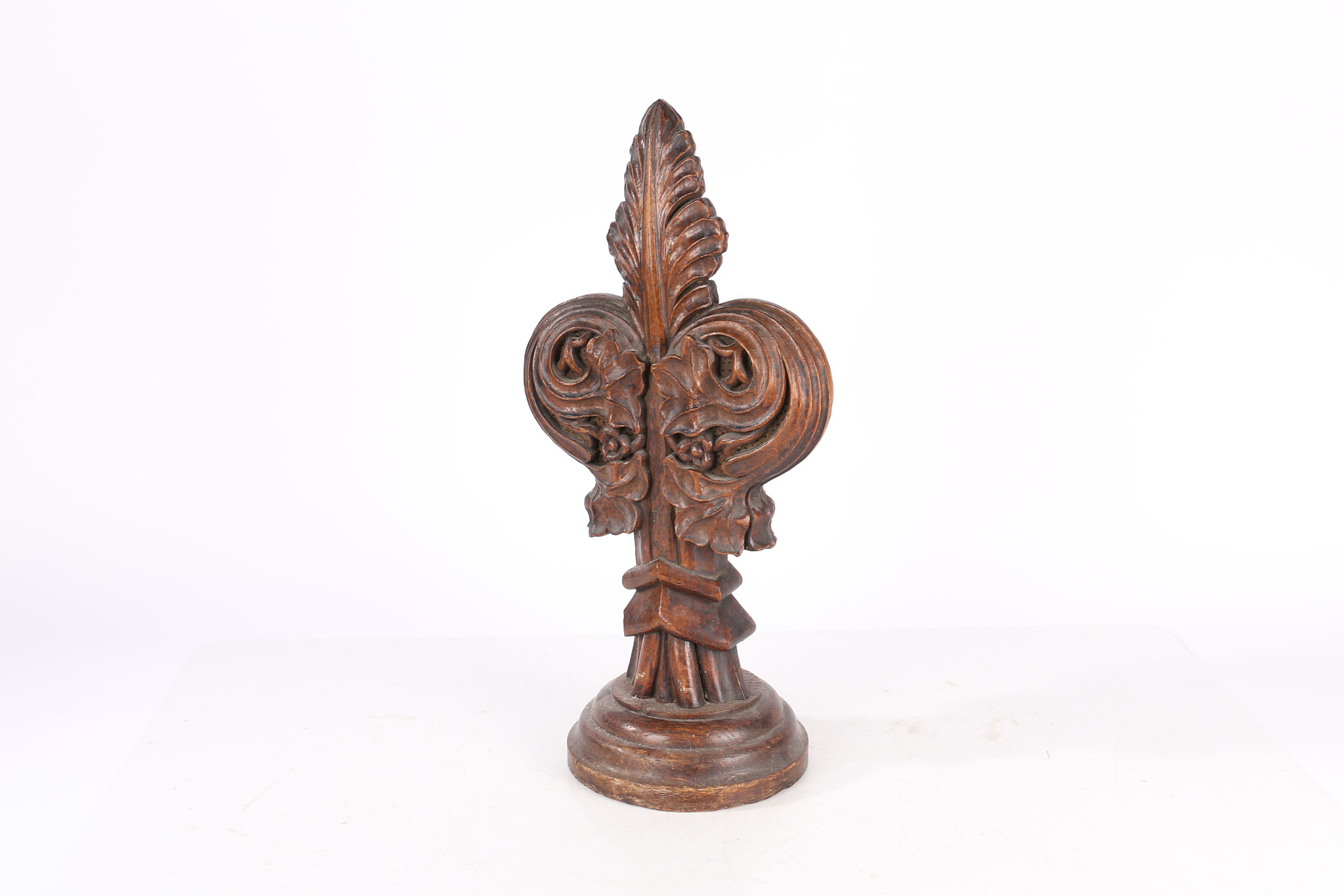 Images for 2948107. AN 18TH CENTURY CARVED OAK FINIAL. - Auctionet