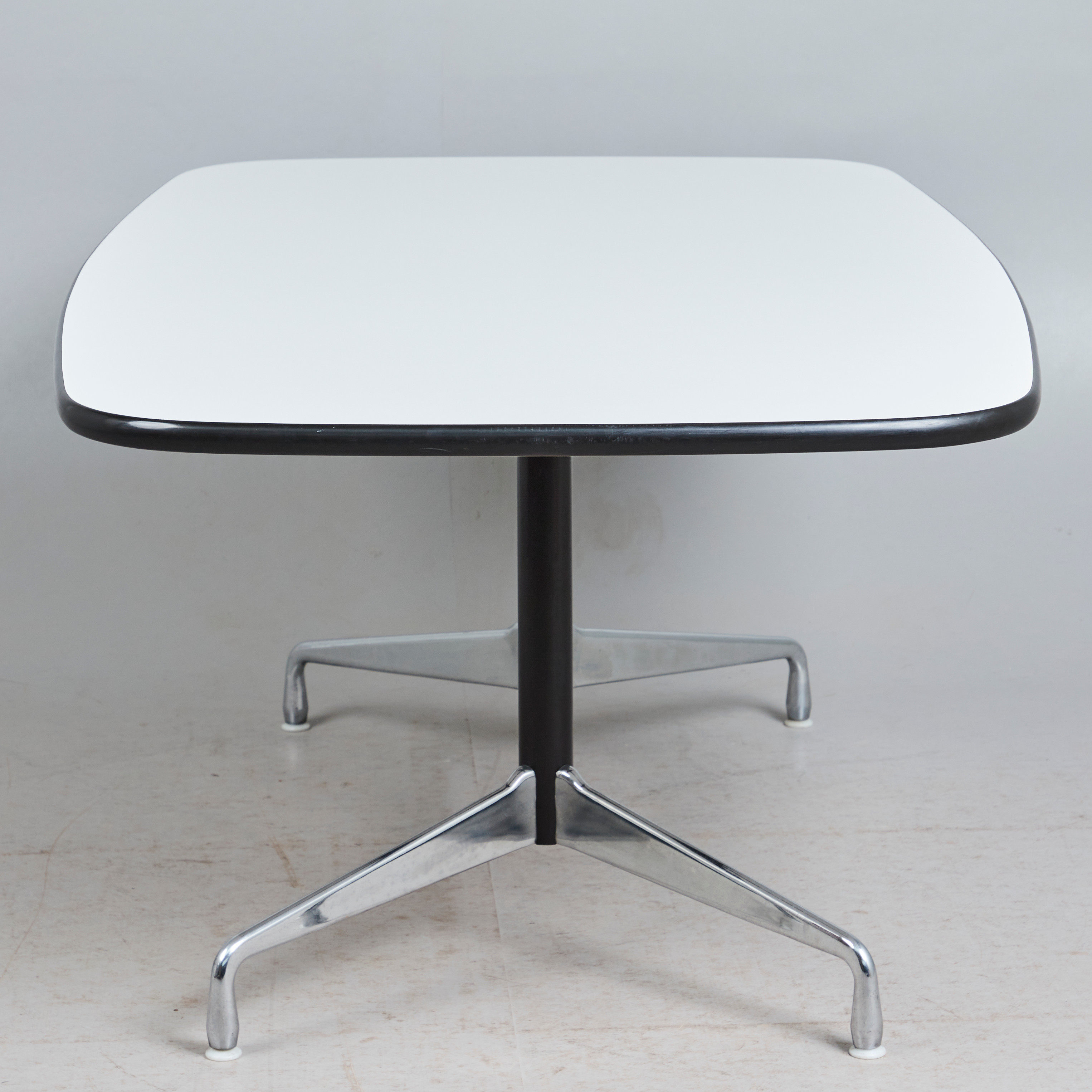 Bilder för 2954053. CHARLES UND RAY EAMES. Vitra, konferensbord/bord ...