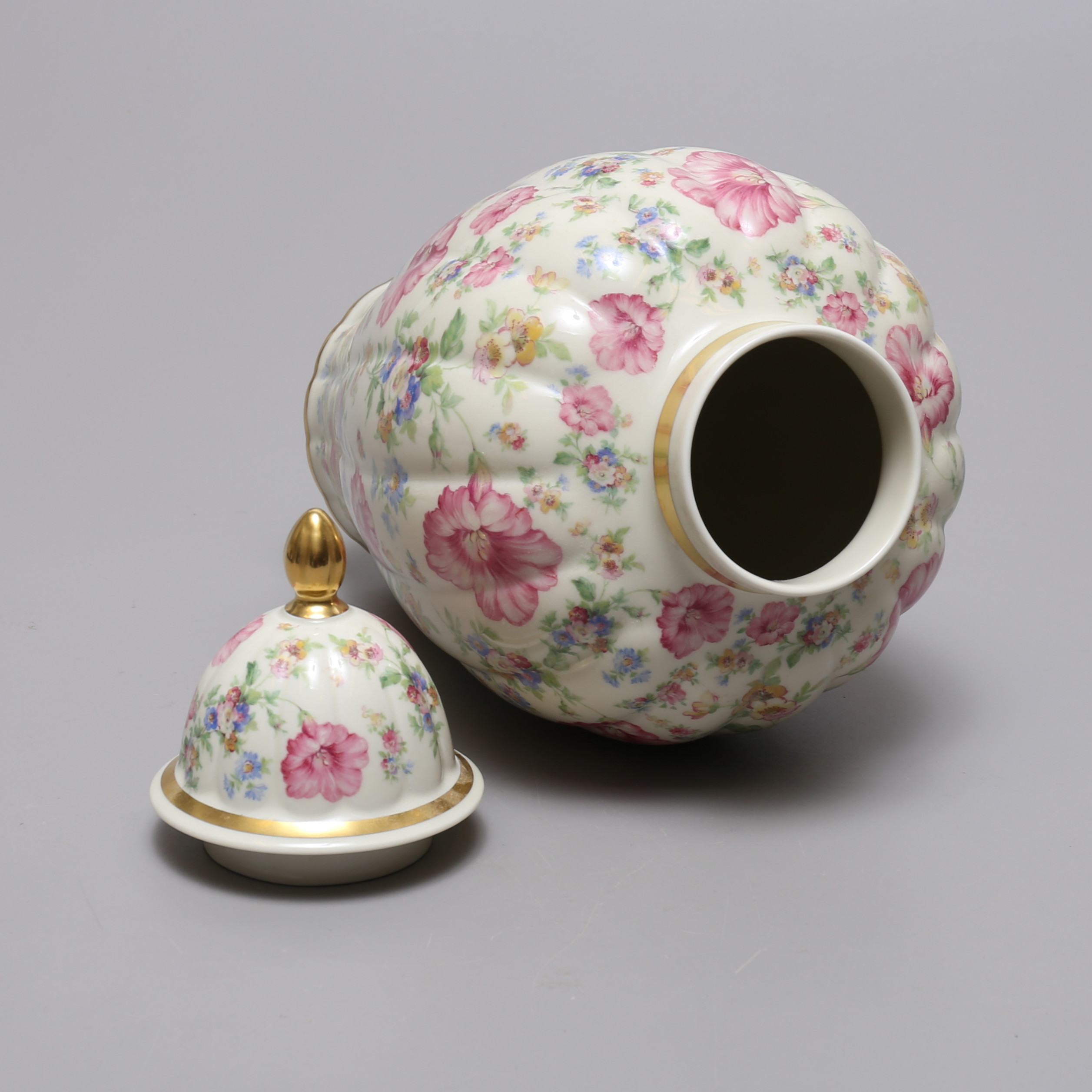 Images for 3000983. LIDS, porcelain, Thomas Ivory, Germany. - Auctionet