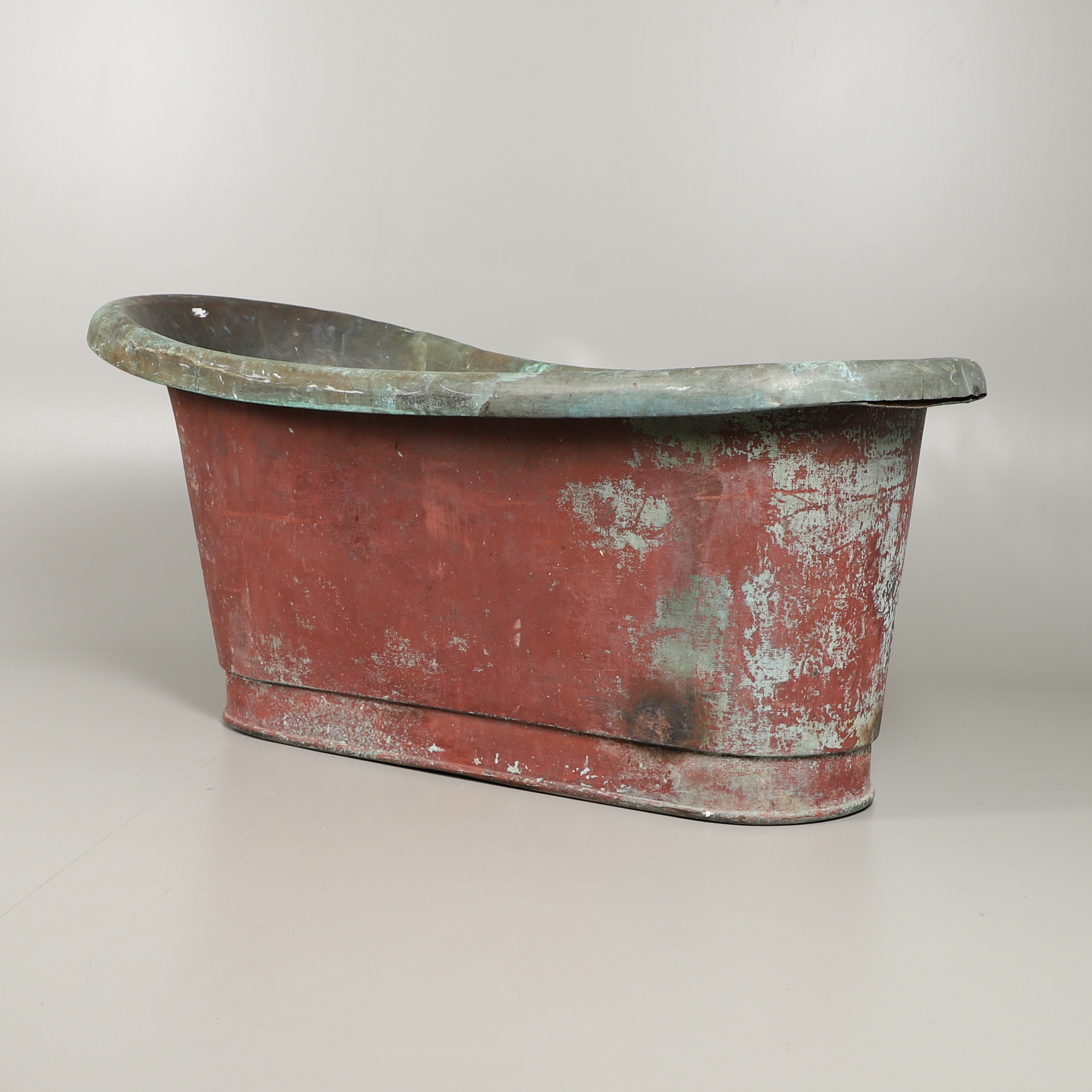 Images for 3043675. A 19TH CENTURY COPPER ROLL TOP BATH. - Auctionet