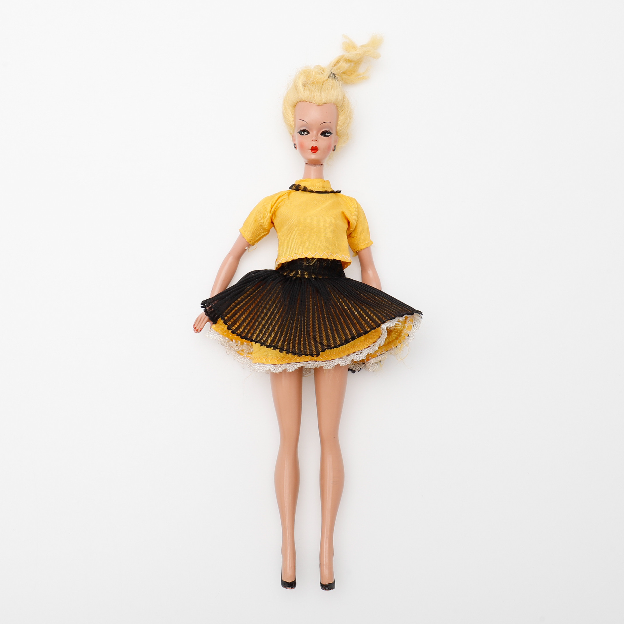 Bilder zu 3047297. PUPPE, BILD LILLI MIT ZUBEHÖR. - Auctionet