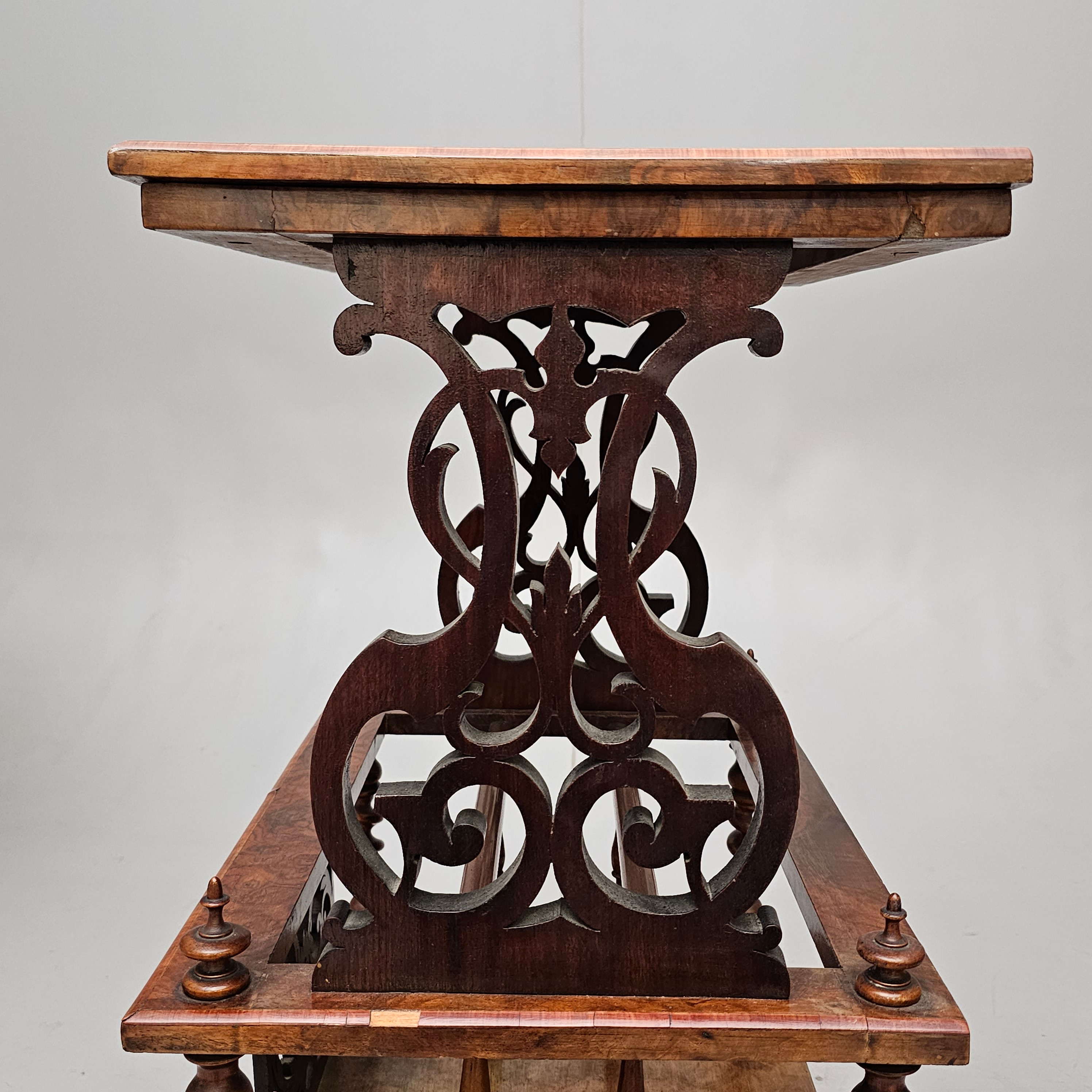 3057201. ENGLANNIKSI MUSIIKKIBAARI KALUSTEET JUURIPUISTA. kuvat - Auctionet