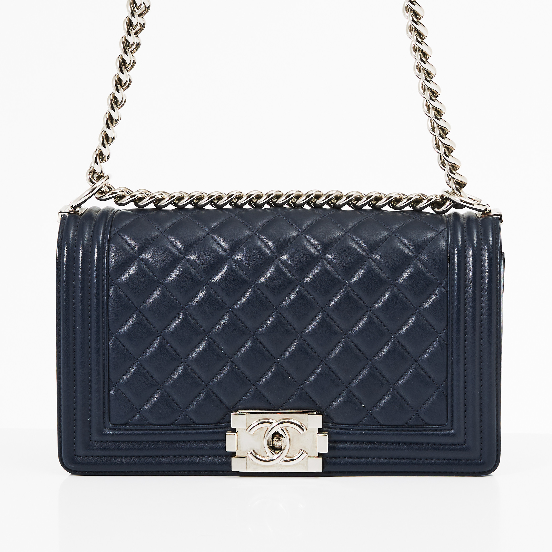 Bilder för 3094094. CHANEL, "Medium Boy shoulder/crossbody bag ...