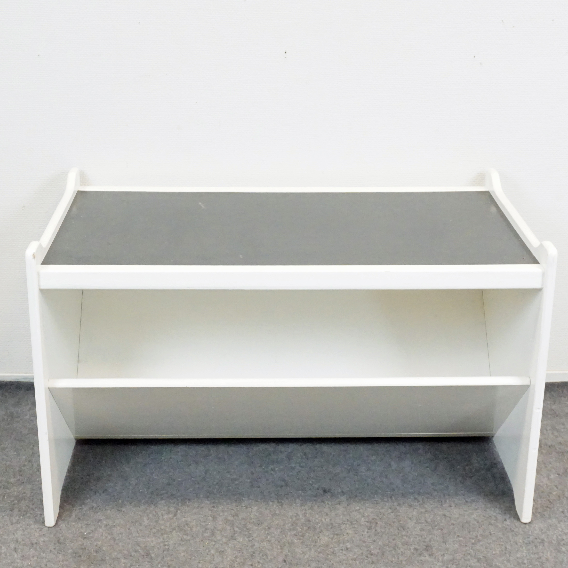 GILLIS LUNDGREN, nattbord, "Robin", IKEA, 1960-talets andra hälft ...