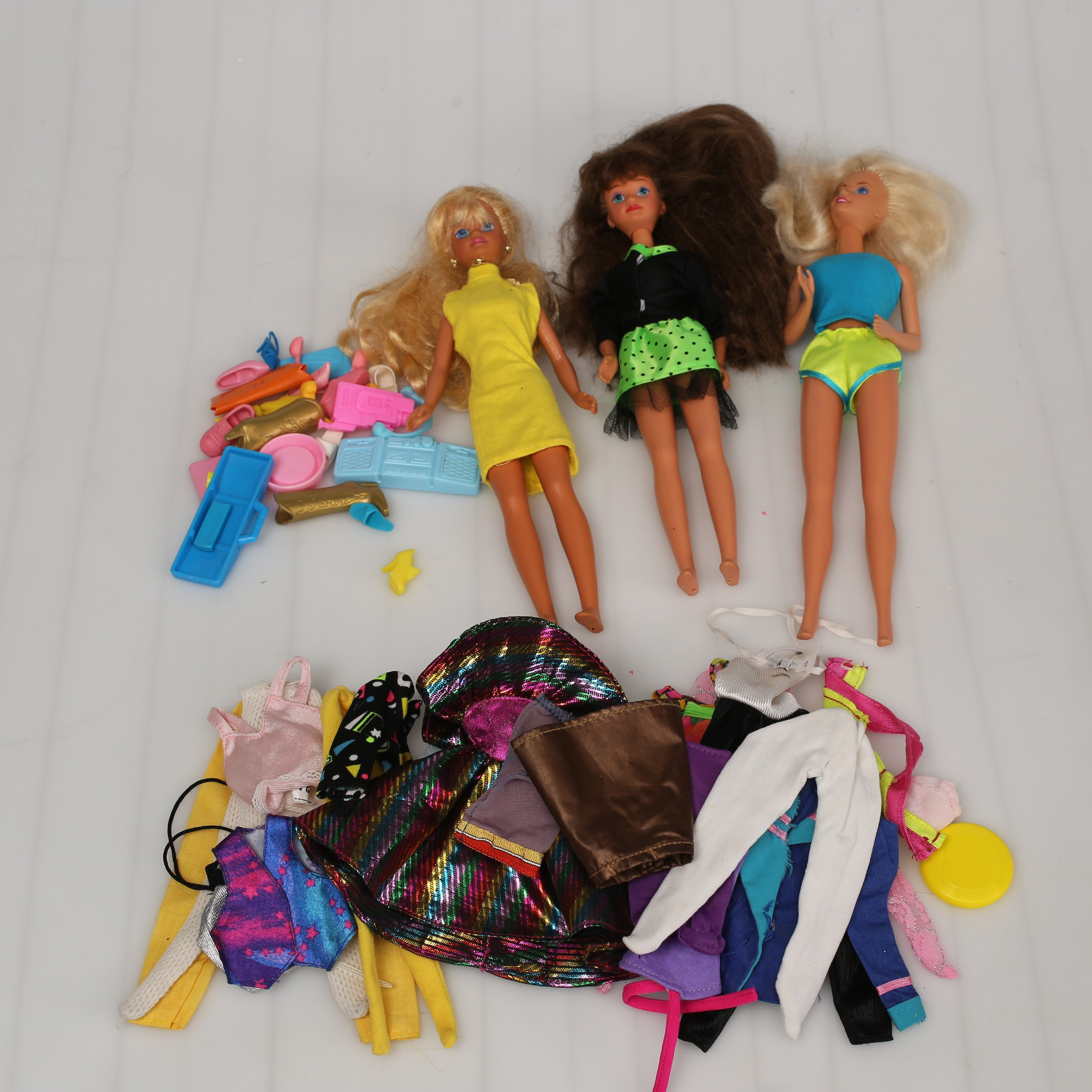 BARBIE DOCKOR. 3 ST. Mattel inc.1987, 1987 och 1966. Leksaker ...