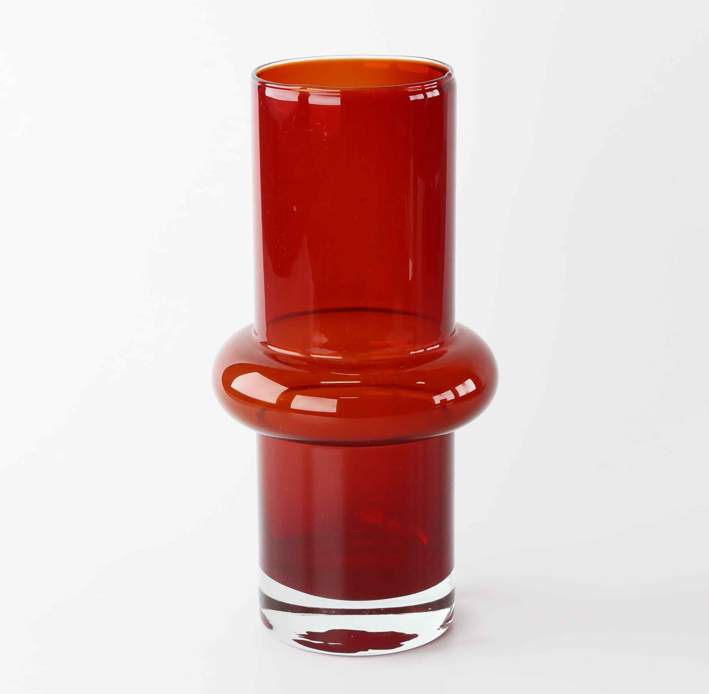 TAMARA ALADIN. vase, red glass mass, Riihimäen Lasi, Finland. Glass ...