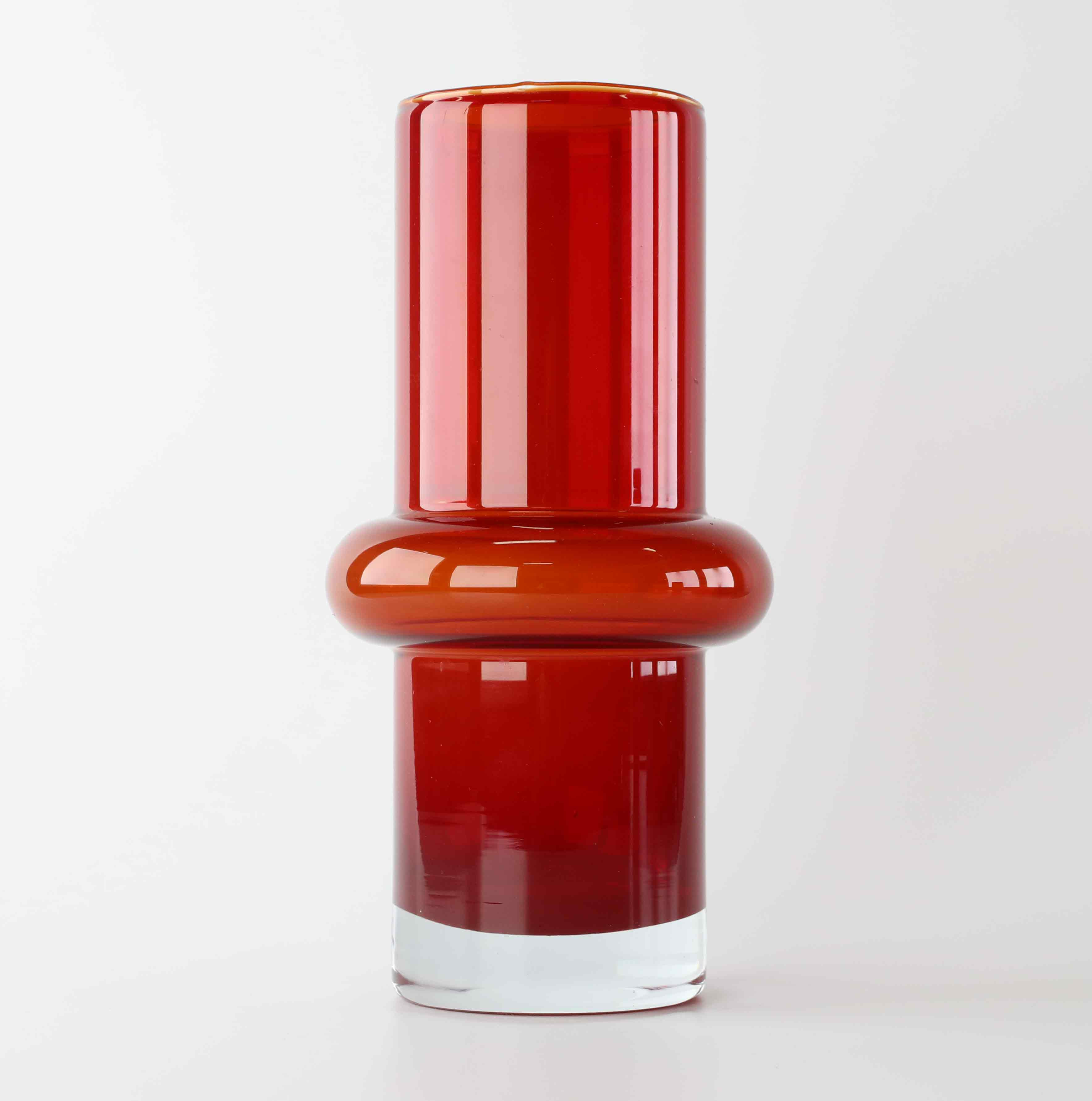 TAMARA ALADIN. vase, red glass mass, Riihimäen Lasi, Finland. Glass ...
