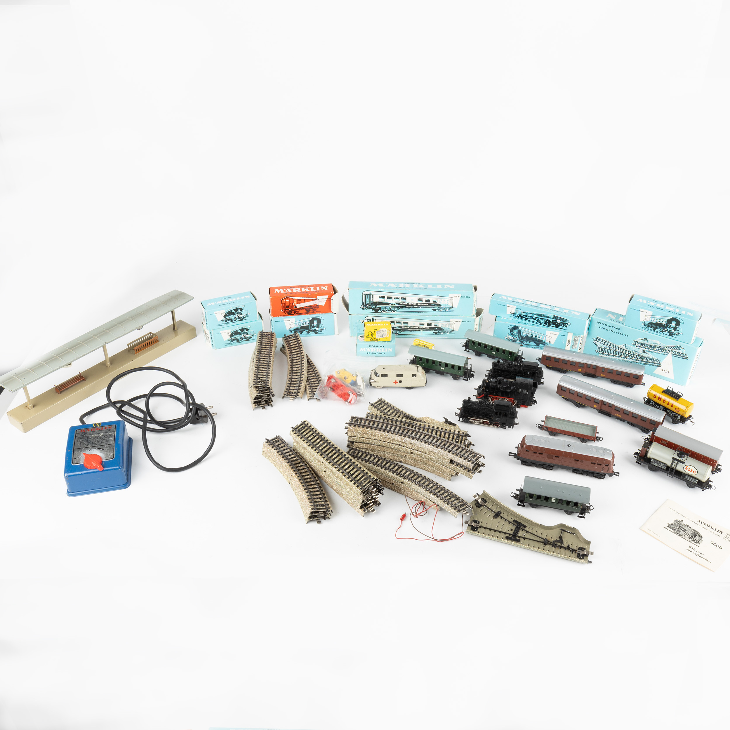 Images for 3186552. MÄRKLIN 2 small steam locomotives, 13 wagons, rails ...