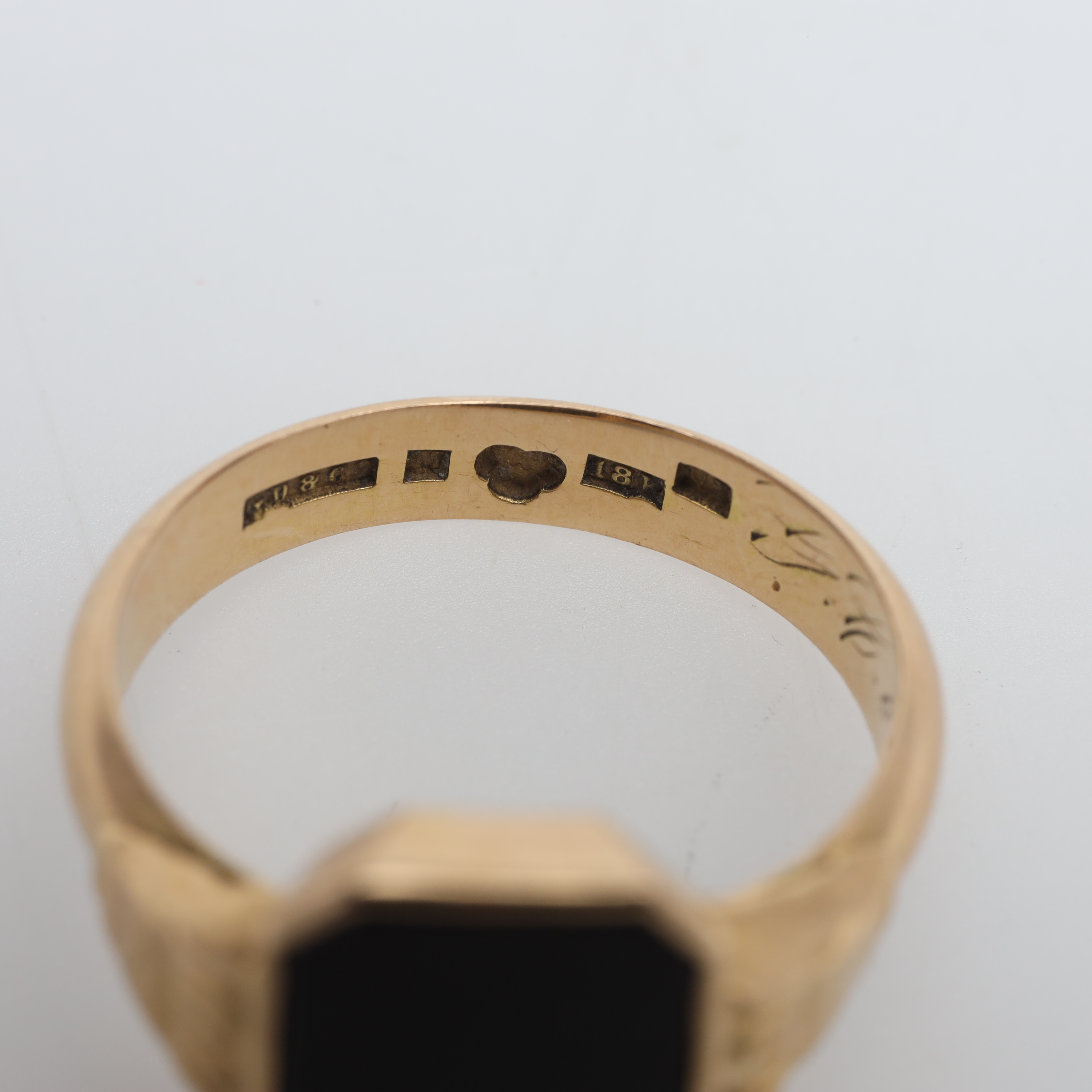 RING MED STEN 18K guld. Smycken & Ädelstenar - Ringar - Auctionet