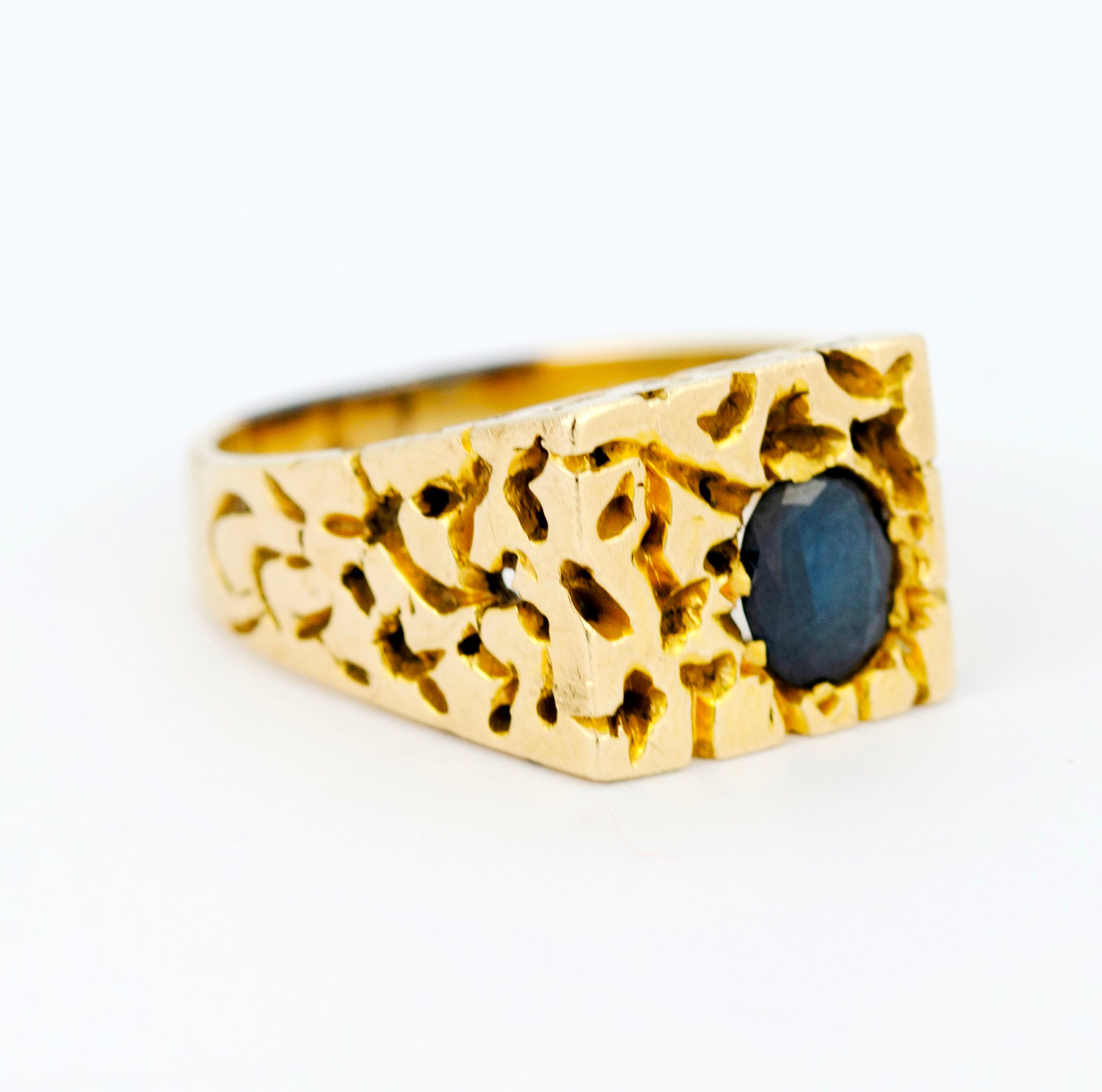 18CT SAFIR SET HERRRING. Smycken & Ädelstenar - Ringar - Auctionet