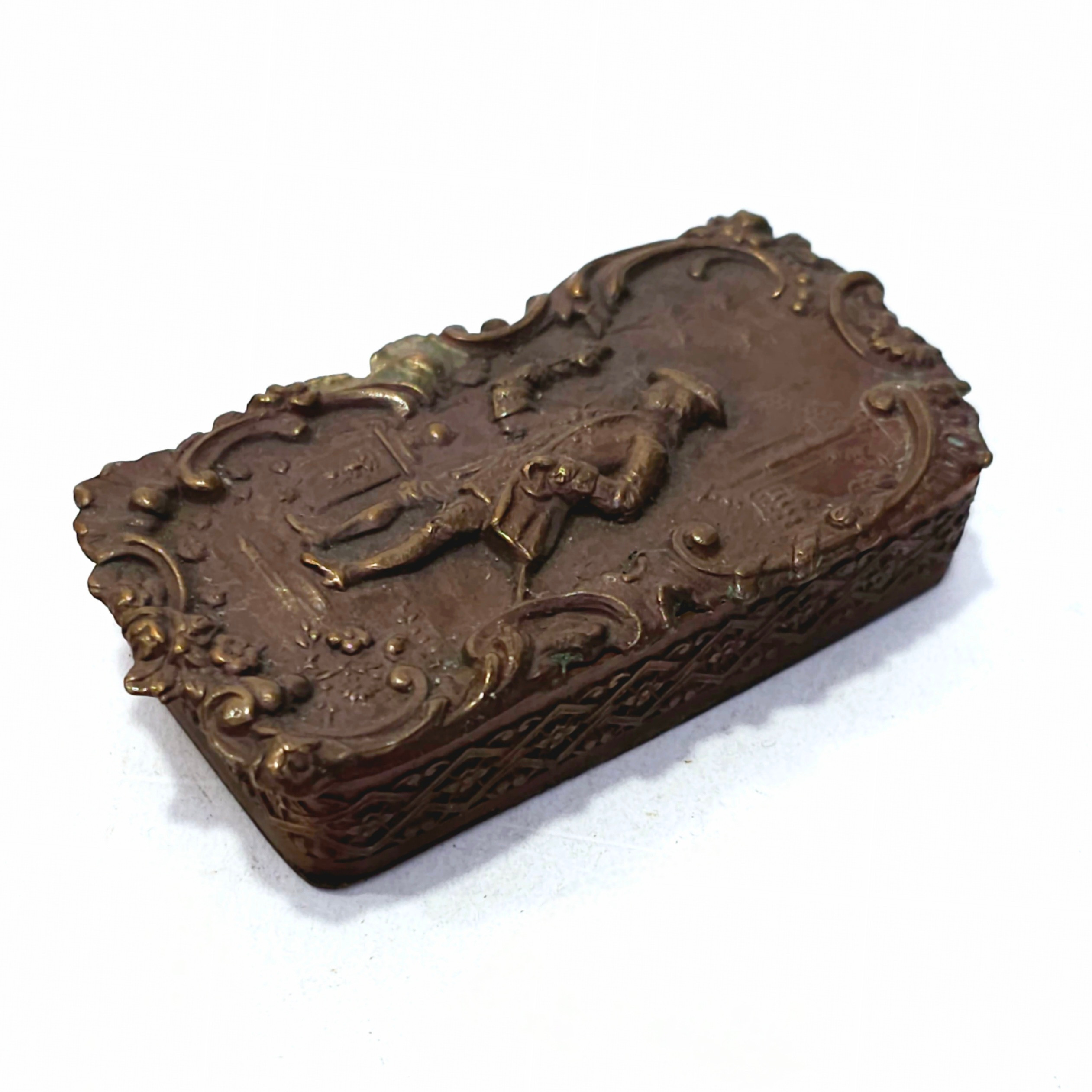 Images for 3214092. EMBOSSED METAL SNUFF BOX. NINETEENTH CENTURY ...