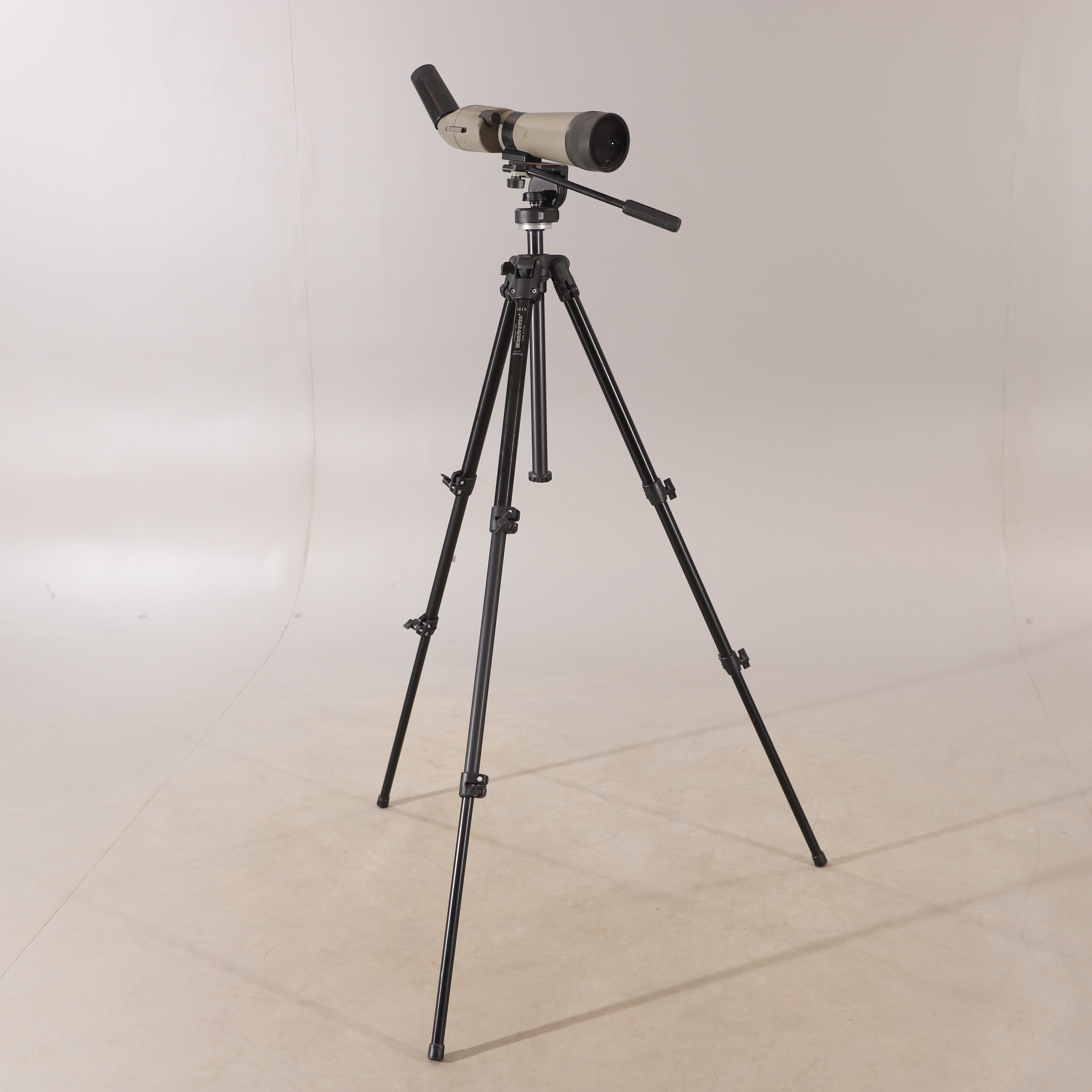 TUBKIKARE MED STATIV, Kowa. Foto, Kameror & Optik - Kikare & Vapenoptik - Auctionet